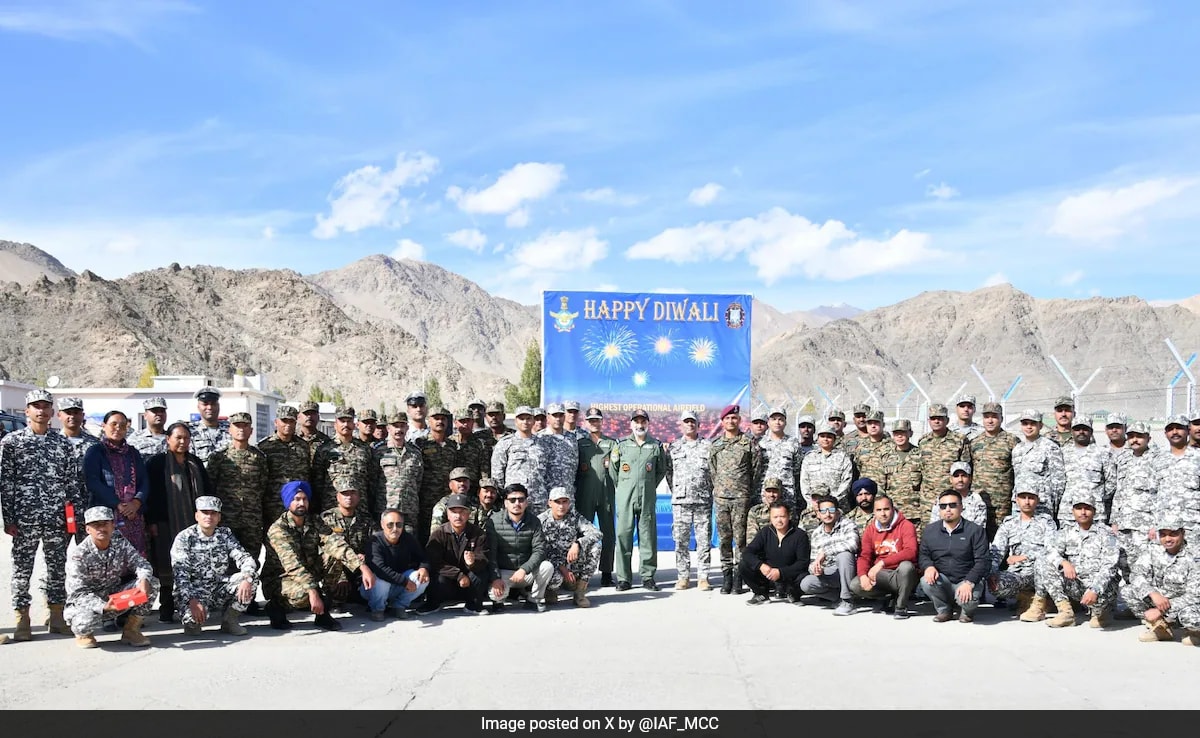 Air Chief Marshal AP Singh Visits Air Force, Army Personnel In Ladakh ...