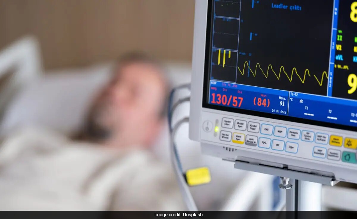 US Man Suffers Heart Attack While Driving, Crashes Car Outside ...