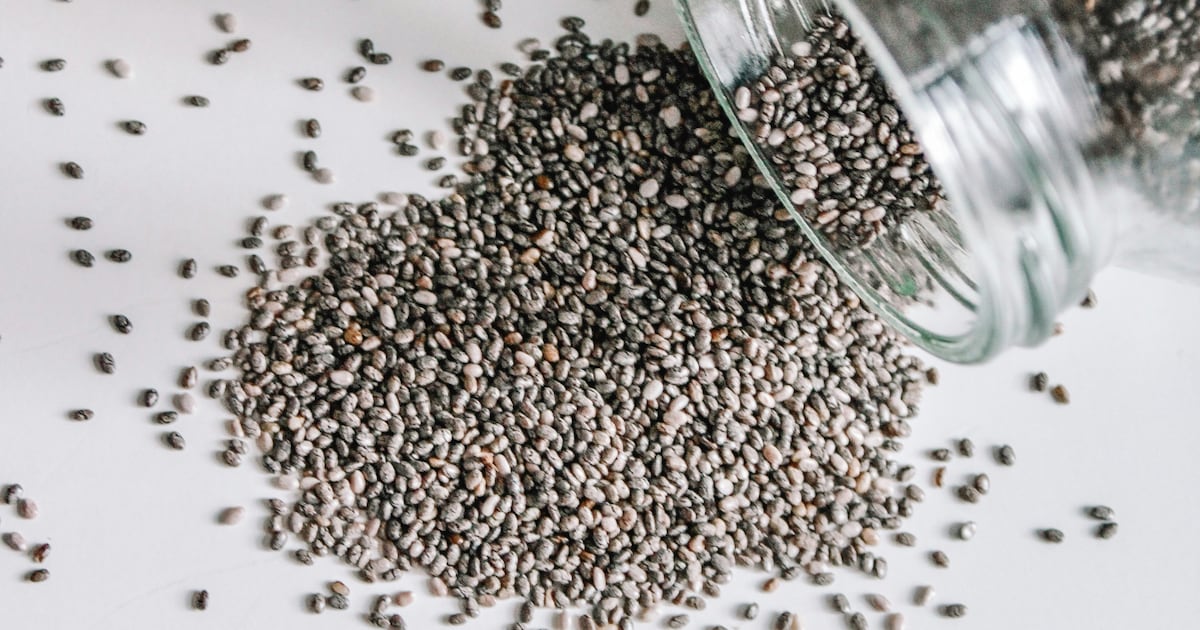 7 Benefits Of Drinking Chia Seeds With Lemon Water On Empty Stomach