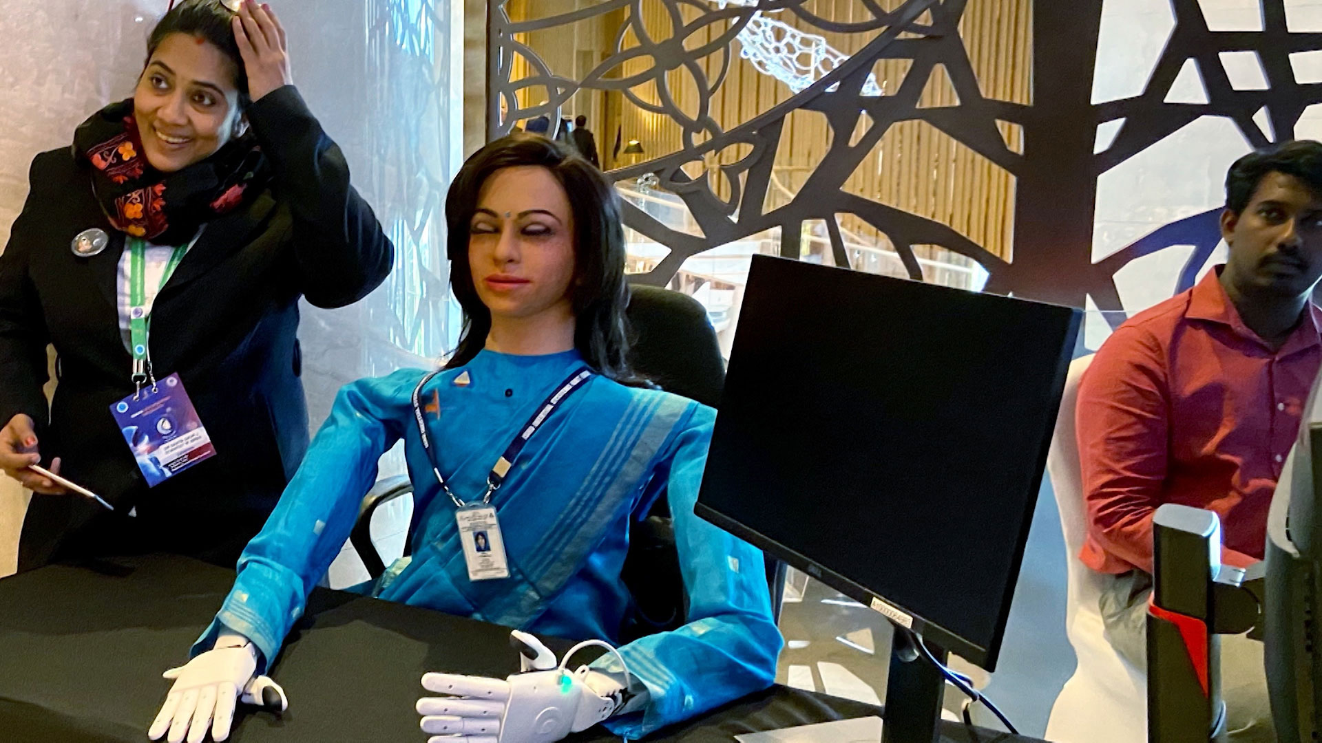 ISRO Robot | Meet 'Vyommitra': ISRO's First Humanoid Set for Gaganyaan ...