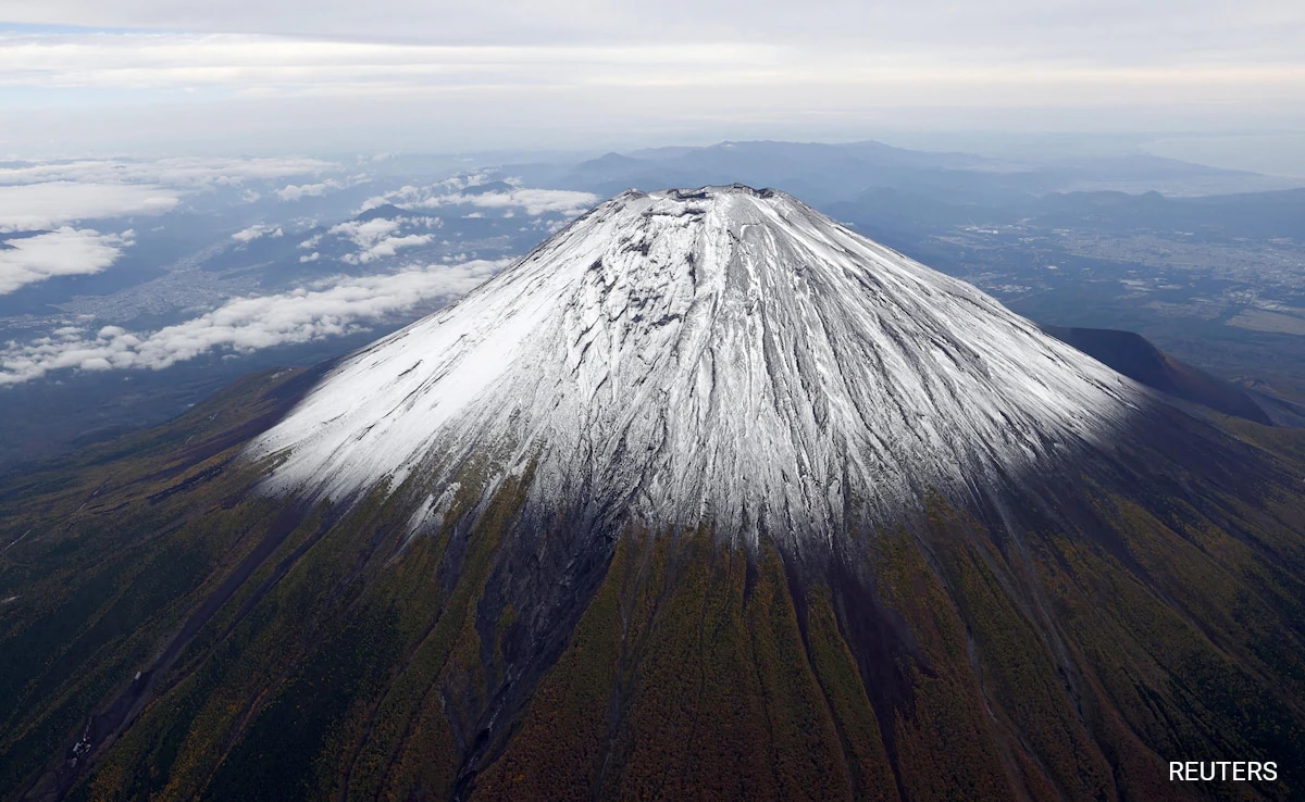 Snow Caps Mount Fuji For The First Time This Season
