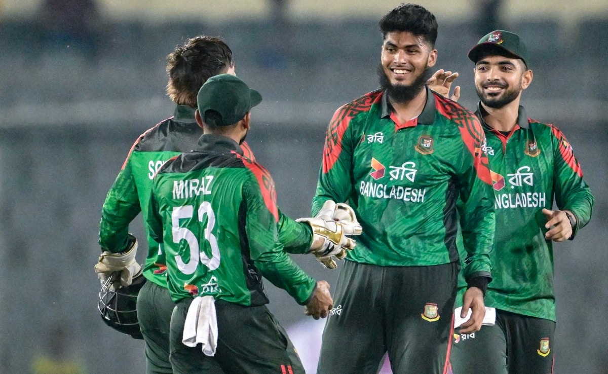 "Na Batting, Na Fielding": Pakistan Skipper Shan Masood Lambasted On ...
