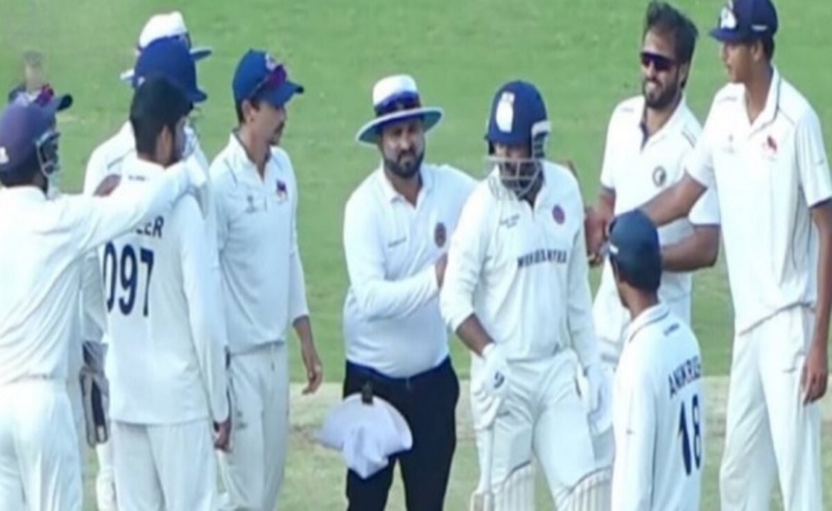 Prithvi Shaw Runs With Bat to Attack Musheer Khan After Getting ...