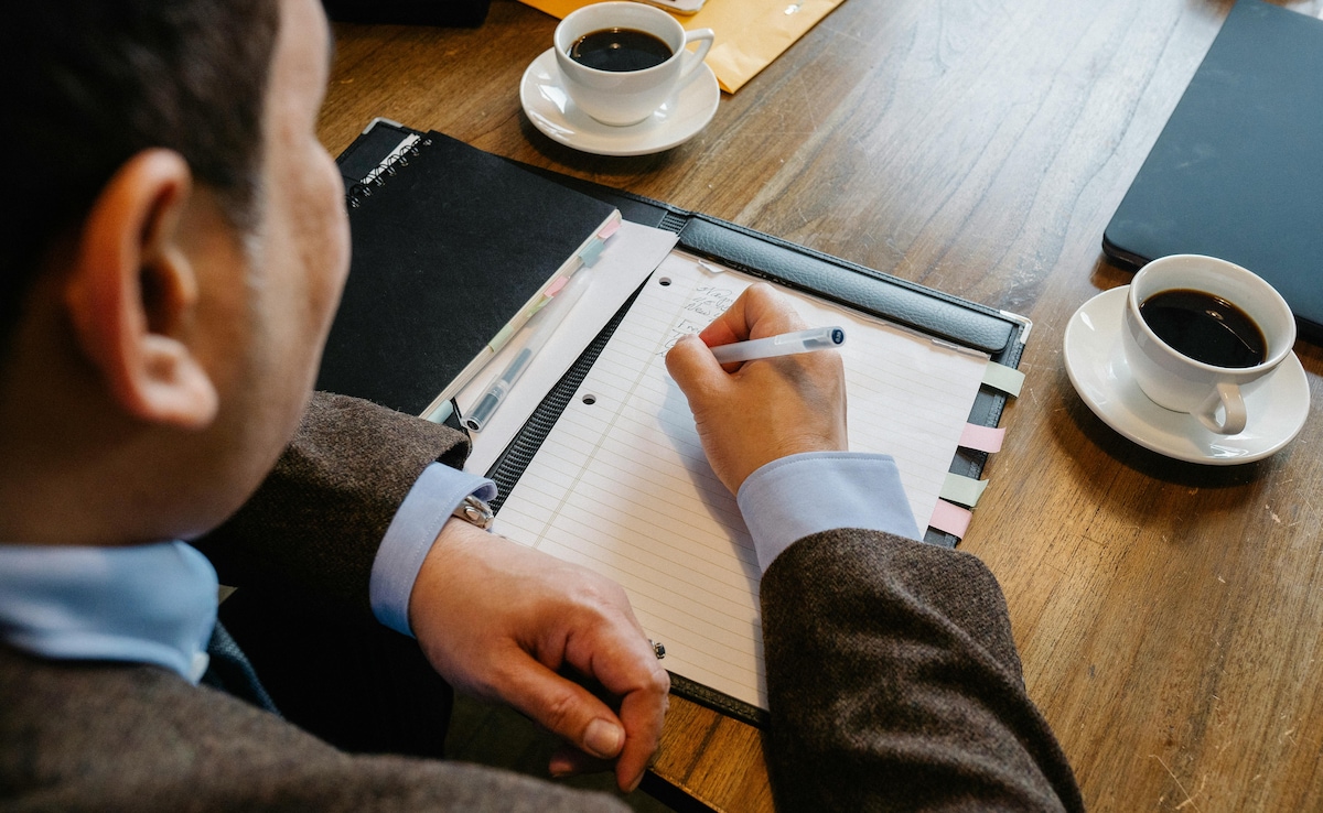 Indian Techie Abruptly Ends Interview Over 3-Minute Delay, Sparks Debate