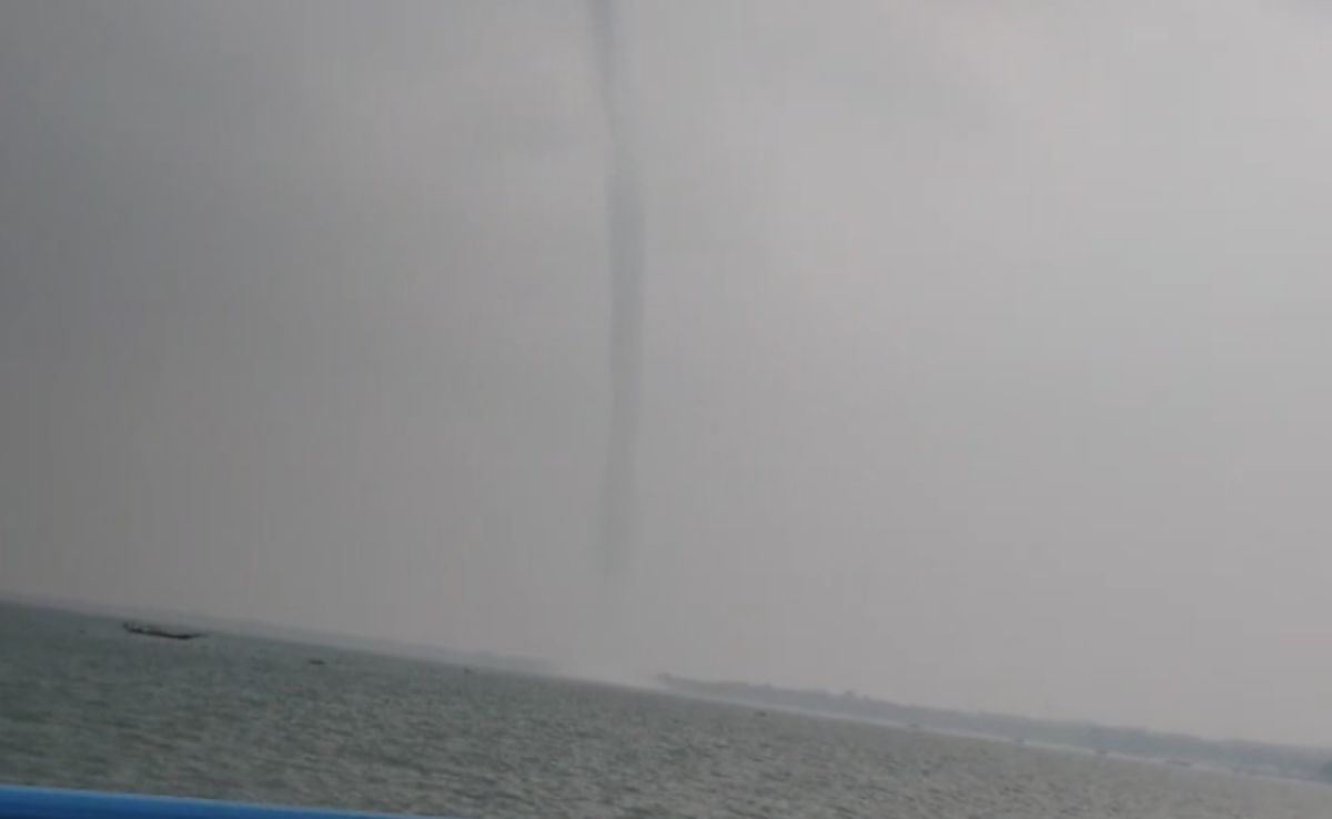 Video: Tornado Hits Odisha's Famous Chilika Lake, Sparks Awe, Then Panic