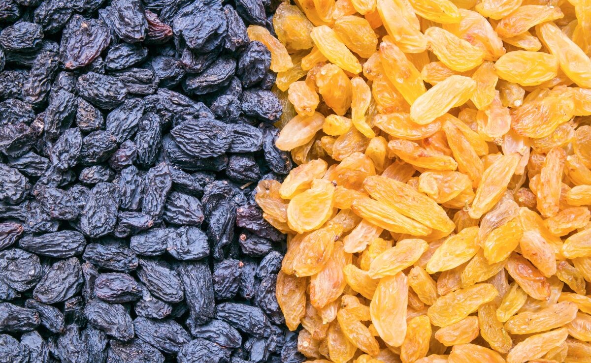 Golden raisins vs black raisins nutritional value Which color raisins ...