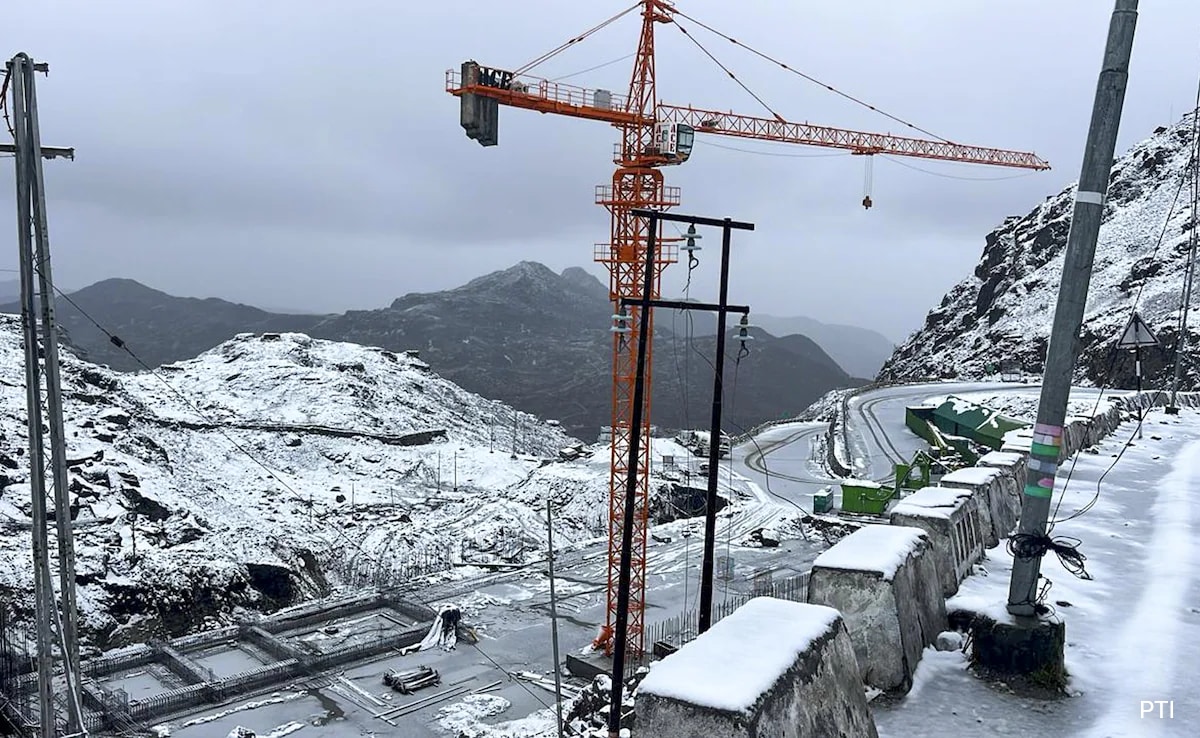 Heavy Snowfall Along Indo-China Border, Red Alert Issued For Sikkim