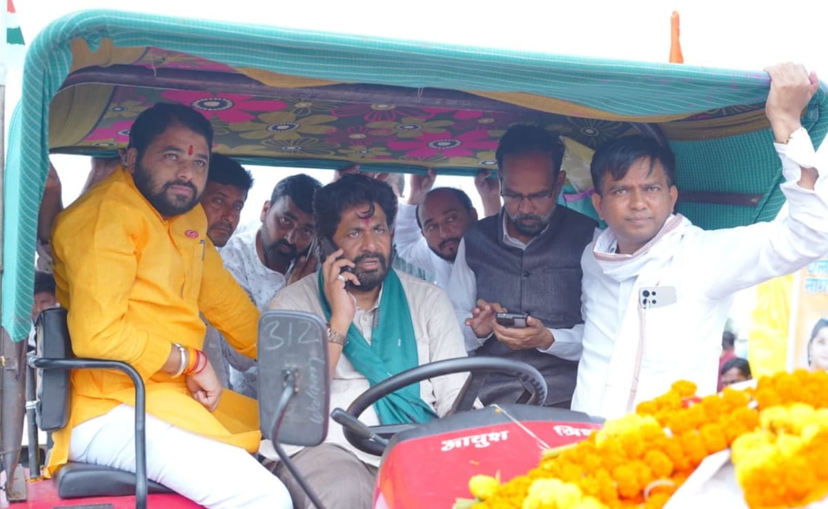 Bachchu Kadu Protest in Nagpur: Threatens to Block Railway Traffic on ...