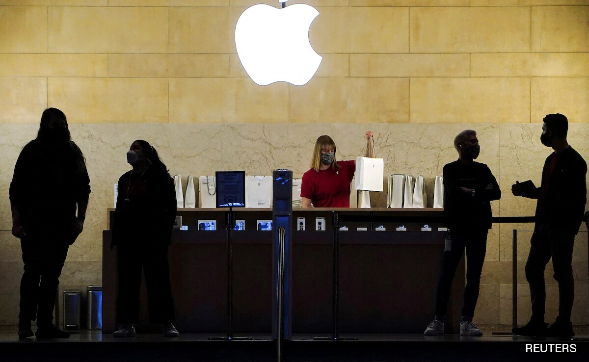 Apple Cuts Jobs Across Sales Team