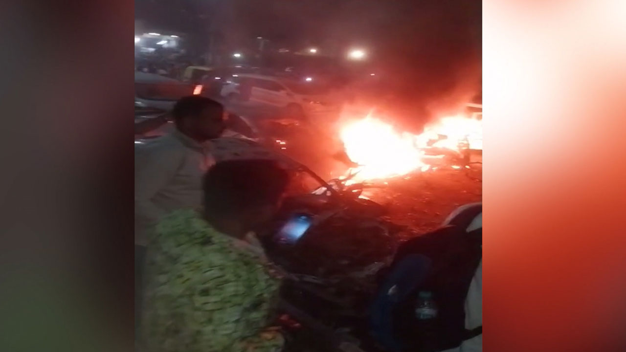 Many Injured After Explosion In Car Near Delhi's Red Fort, Vehicles On Fire