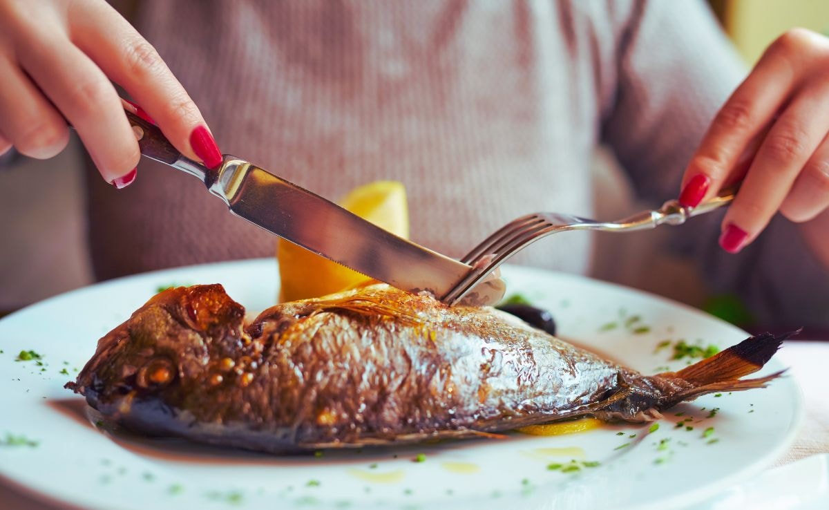 fish bone gets stuck in your throat do these 5 things first