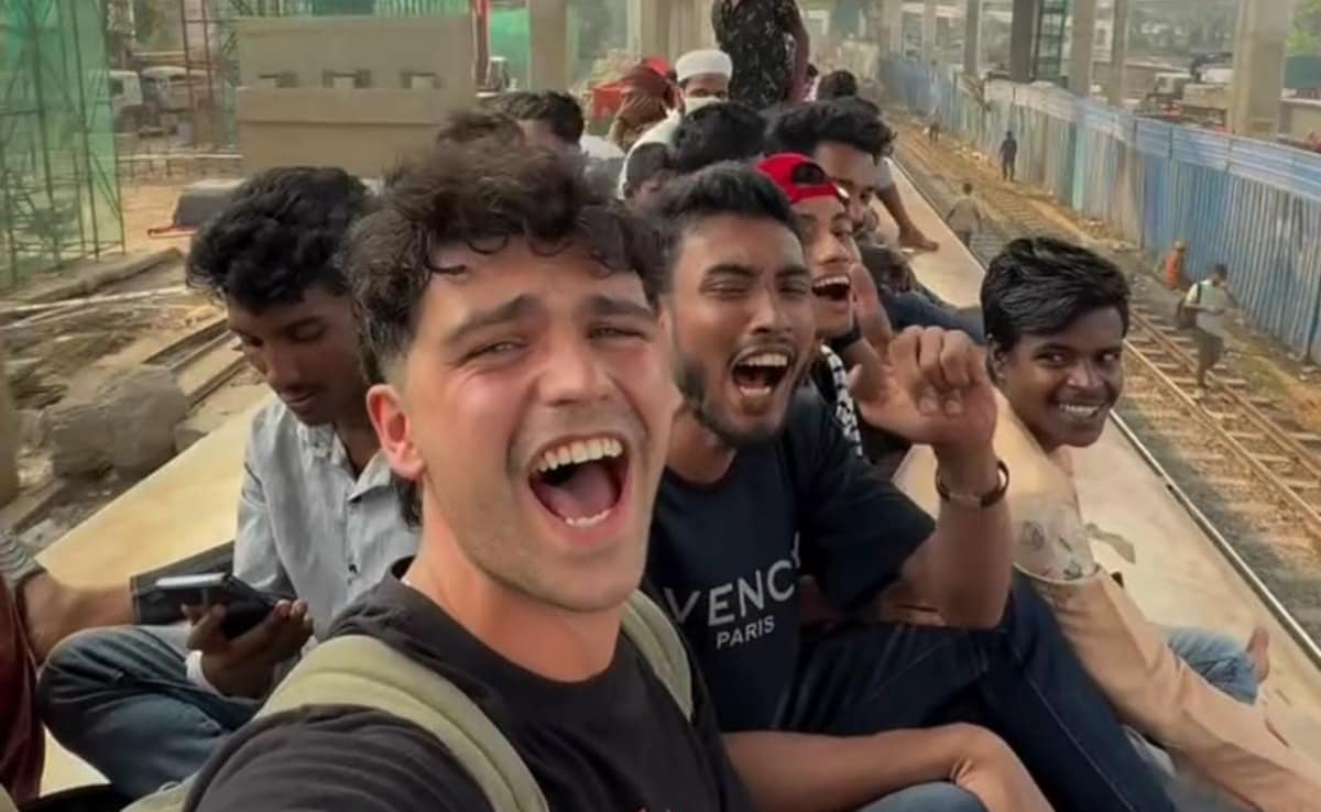 Viral Video: Vlogger Rides On Train Roof In Bangladesh, People Applaud ...