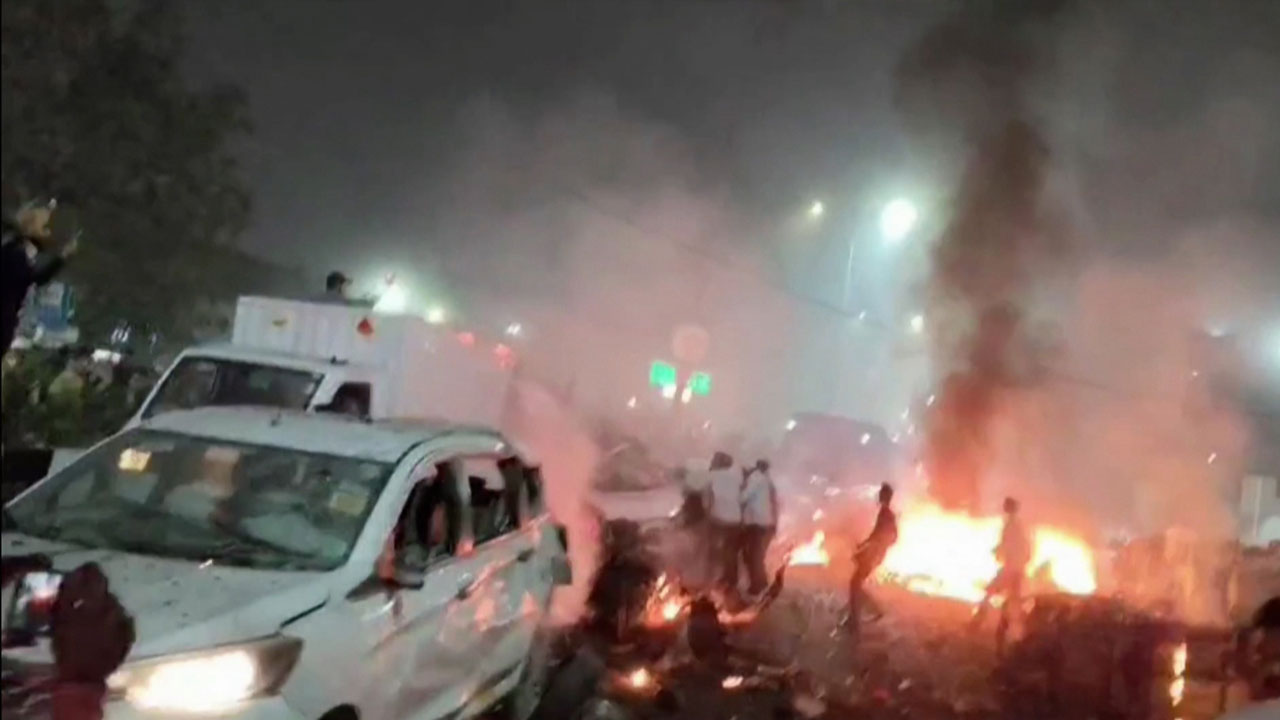 Explosion In Car Near Red Fort In Delhi, Many Injured