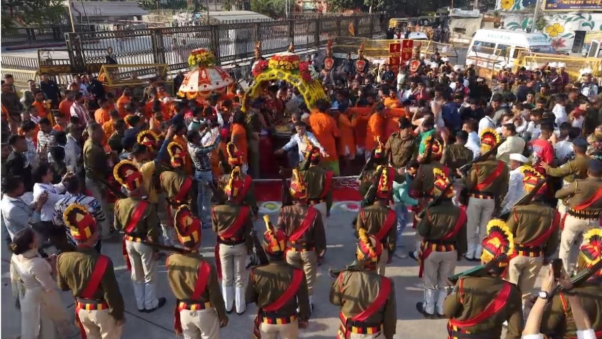 Baba Mahakal: बाबा महाकाल की निकली अंतिम सवारी, मन महेश रूप में भक्तों ...