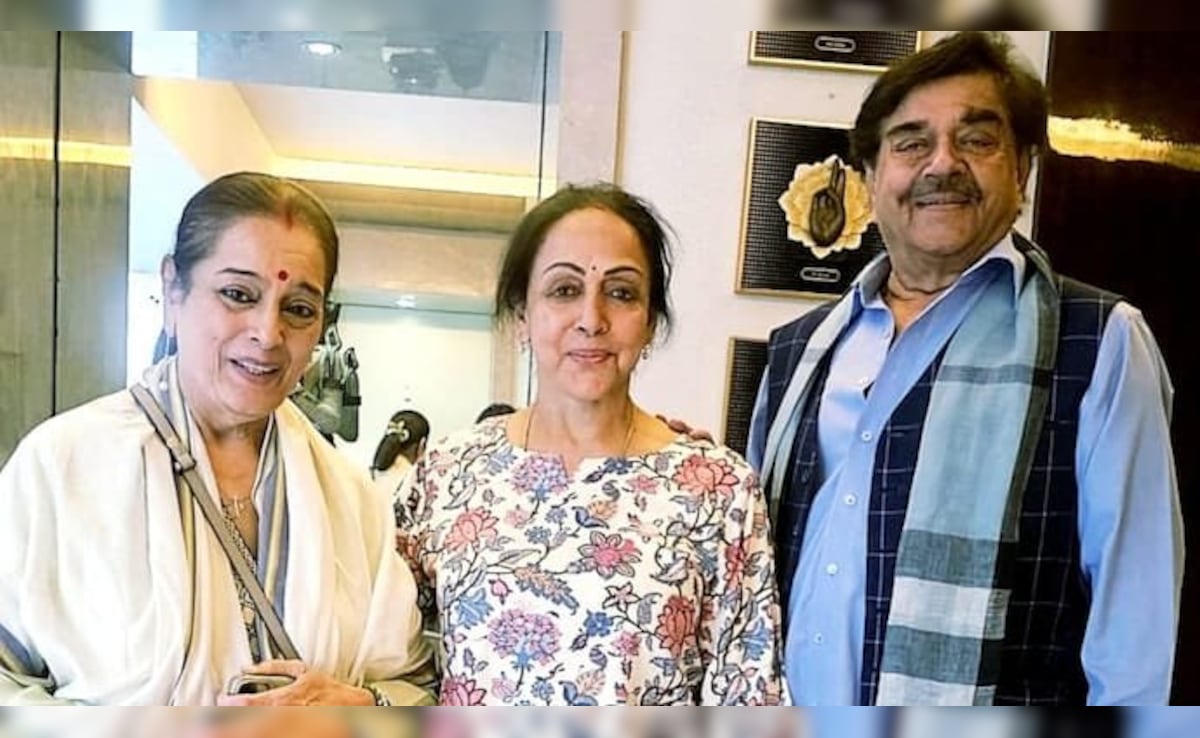 धर्मेंद्र के निधन के बाद हेमा मालिनी से मिलकर इमोशनल हुए शत्रुघ्न ...