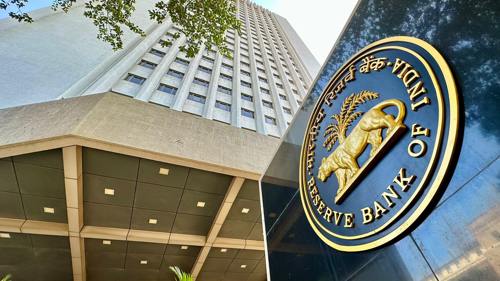 RBI Policy Has Contradictions Galore — A Pause Is Not A Pivot