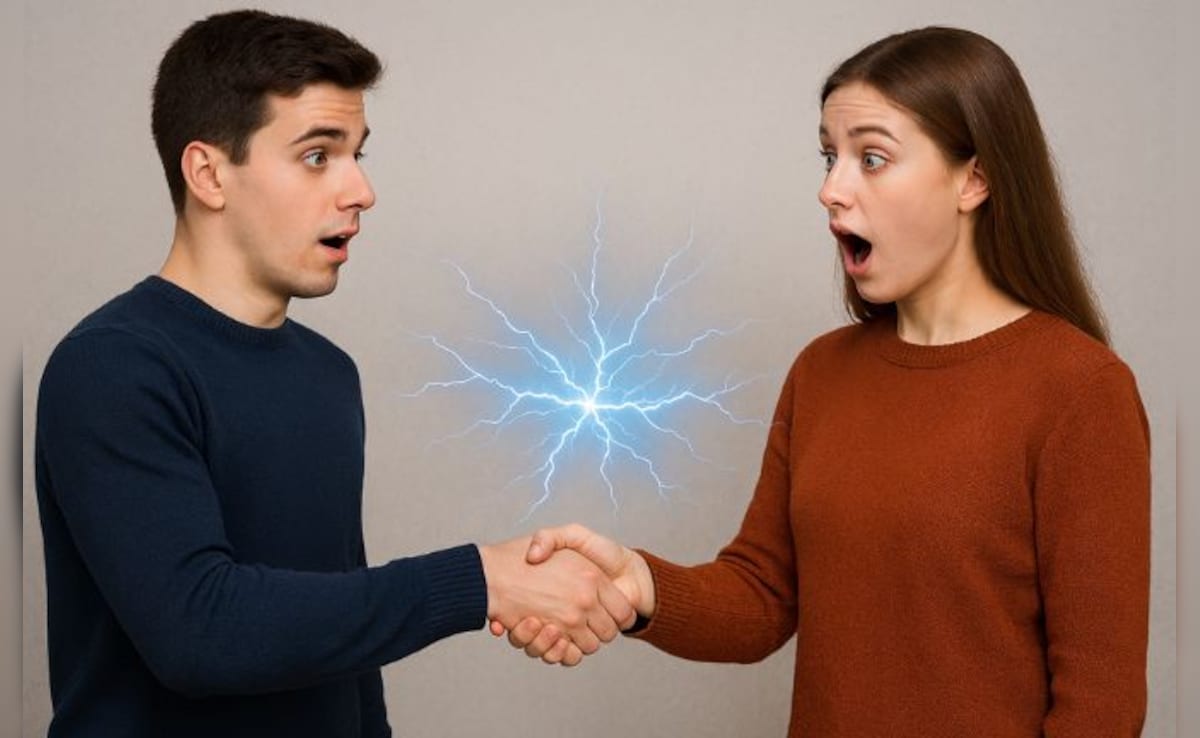 लोगों से हाथ मिलाते ही लगता है करंट? जानें सर्दियों में क्यों लगते हैं ...
