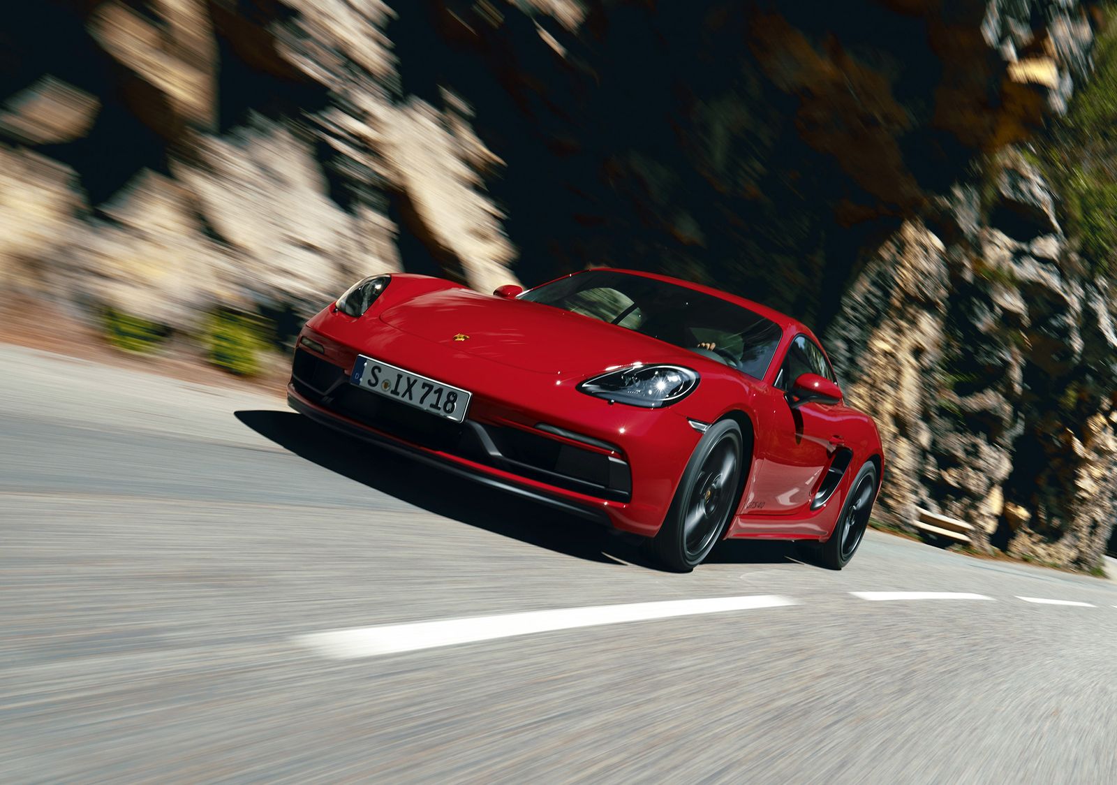 Porsche Rises in Landmark Trading Debut Amid Market Turmoil