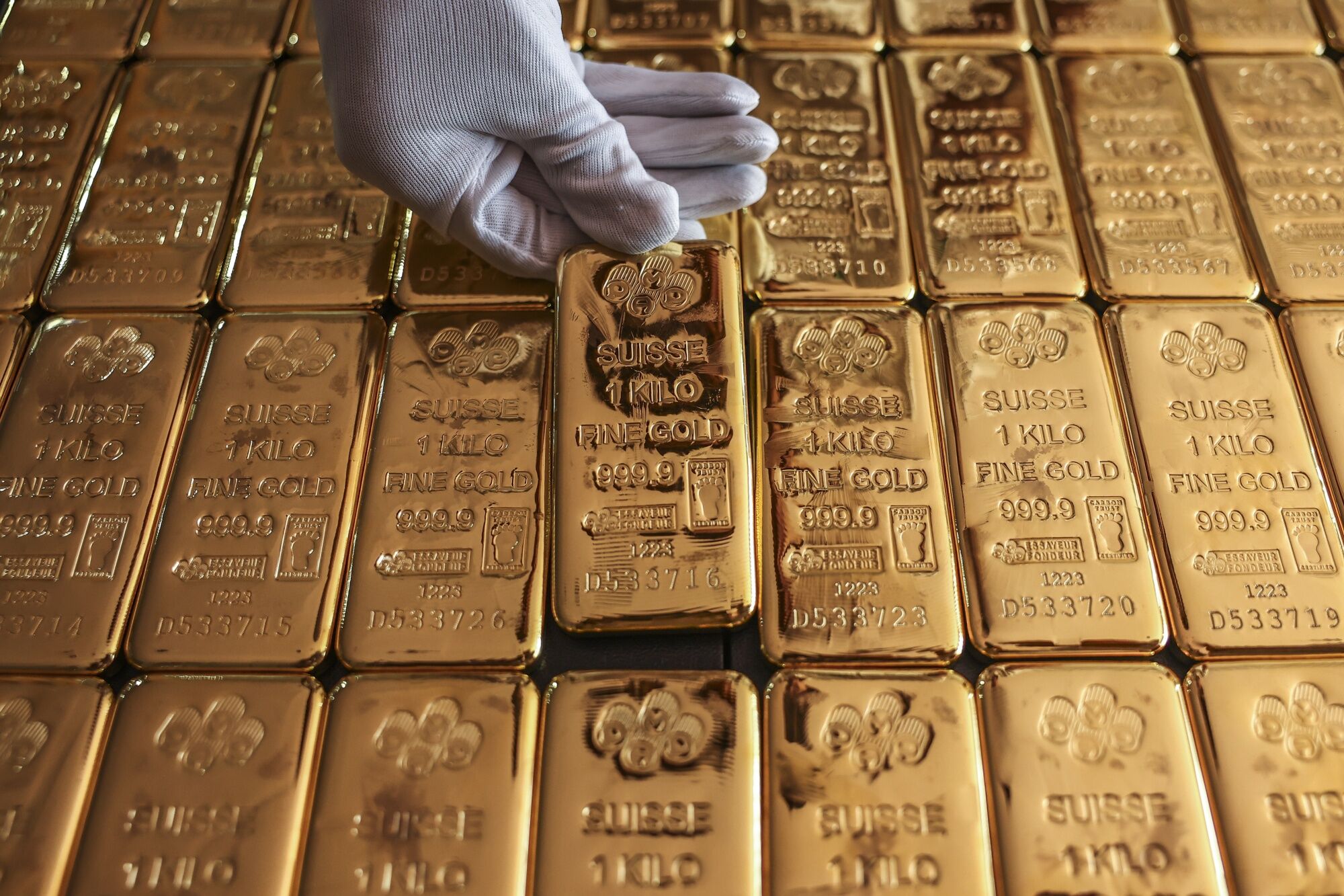 Gold Declines As Traders Mull Fed Rate Path After US Jobs Data