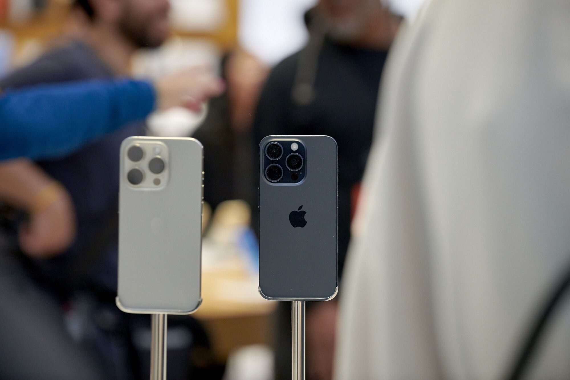 Apple iPhone 15 Pro Users Complain That Device Can Get Too Hot