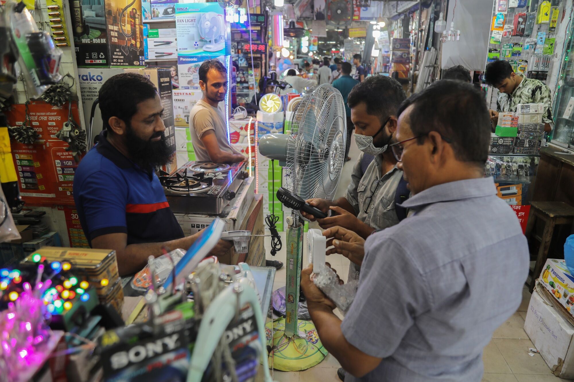 Fitch Cuts Bangladesh’s Outlook to Negative as Reserves Decline