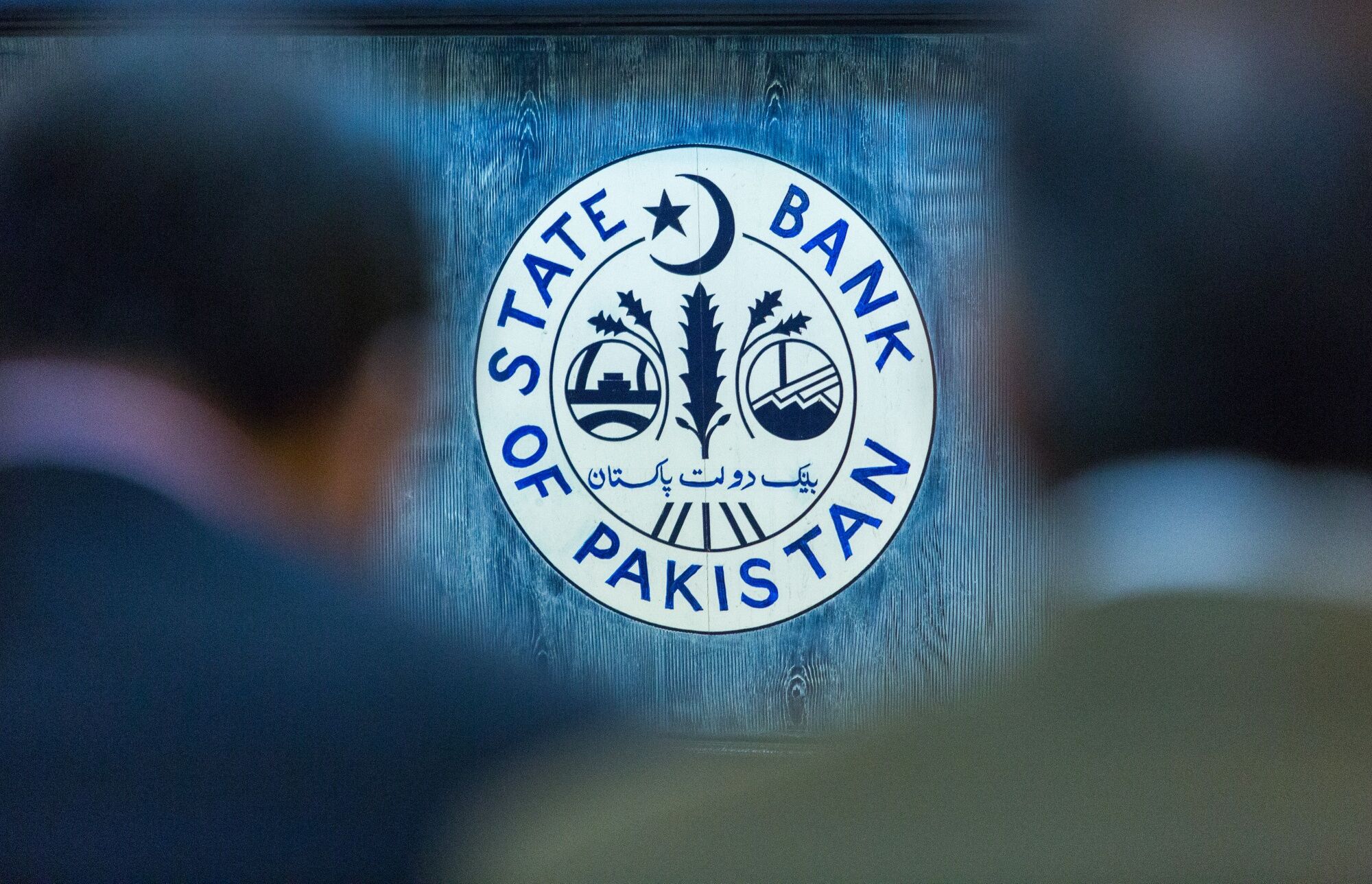 Pakistan Unexpectedly Holds Rates Ahead of IMF Loan Review