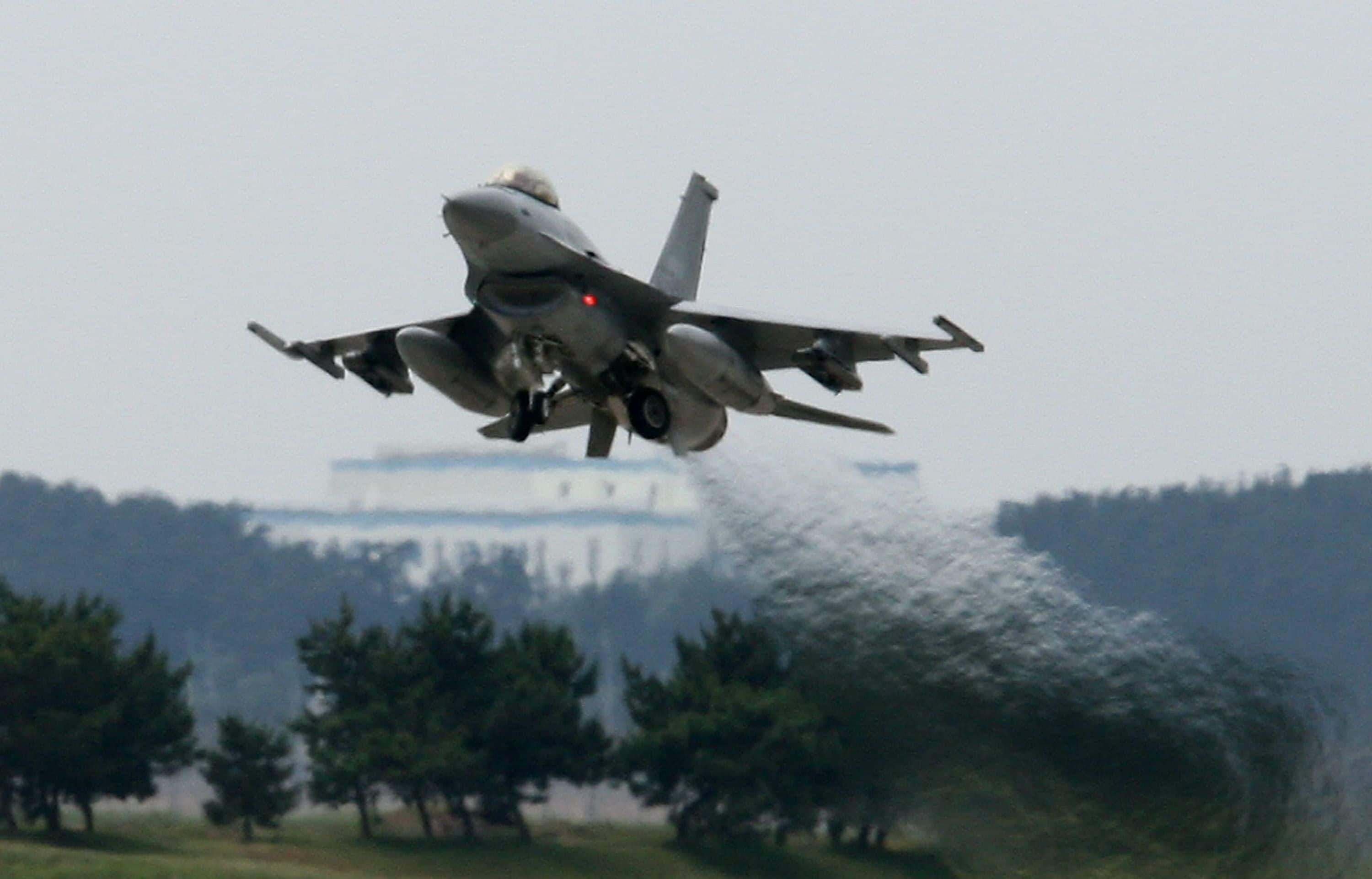 US F-16 Jet Fighter Crashes off South Korea and Pilot Rescued