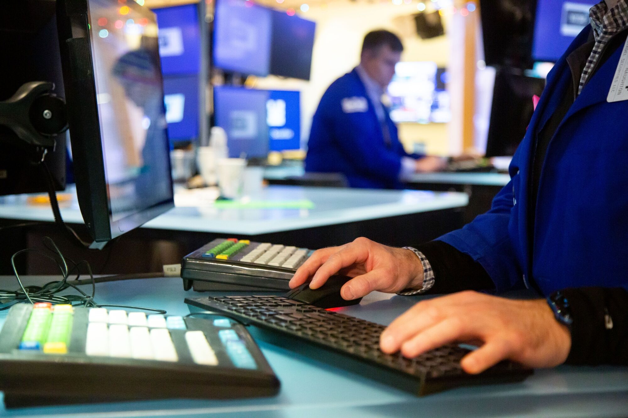 S&P 500 Tops 4,500 as Treasury Euphoria Dwindles: Markets Wrap