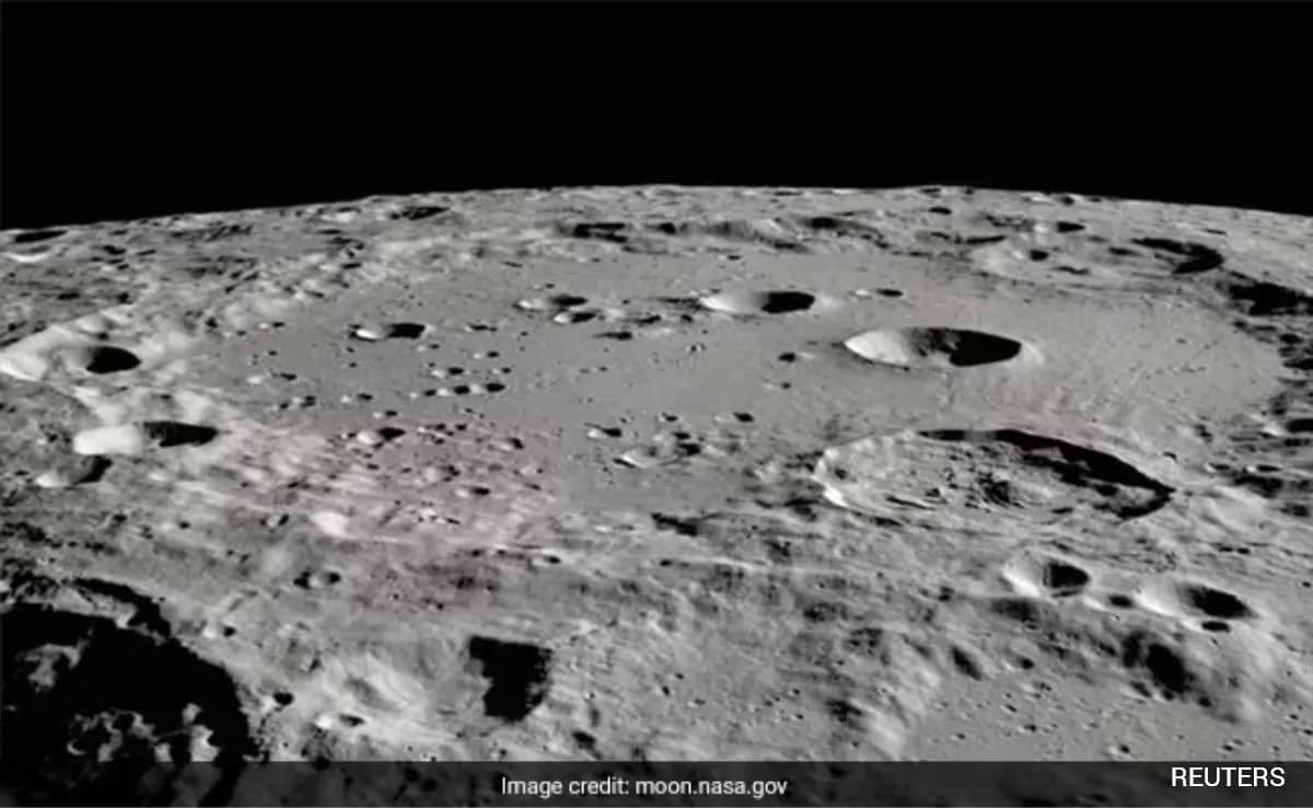 Russia Plans To Build Nuclear Plant On Moon By 2036, US Wants To Do It ...