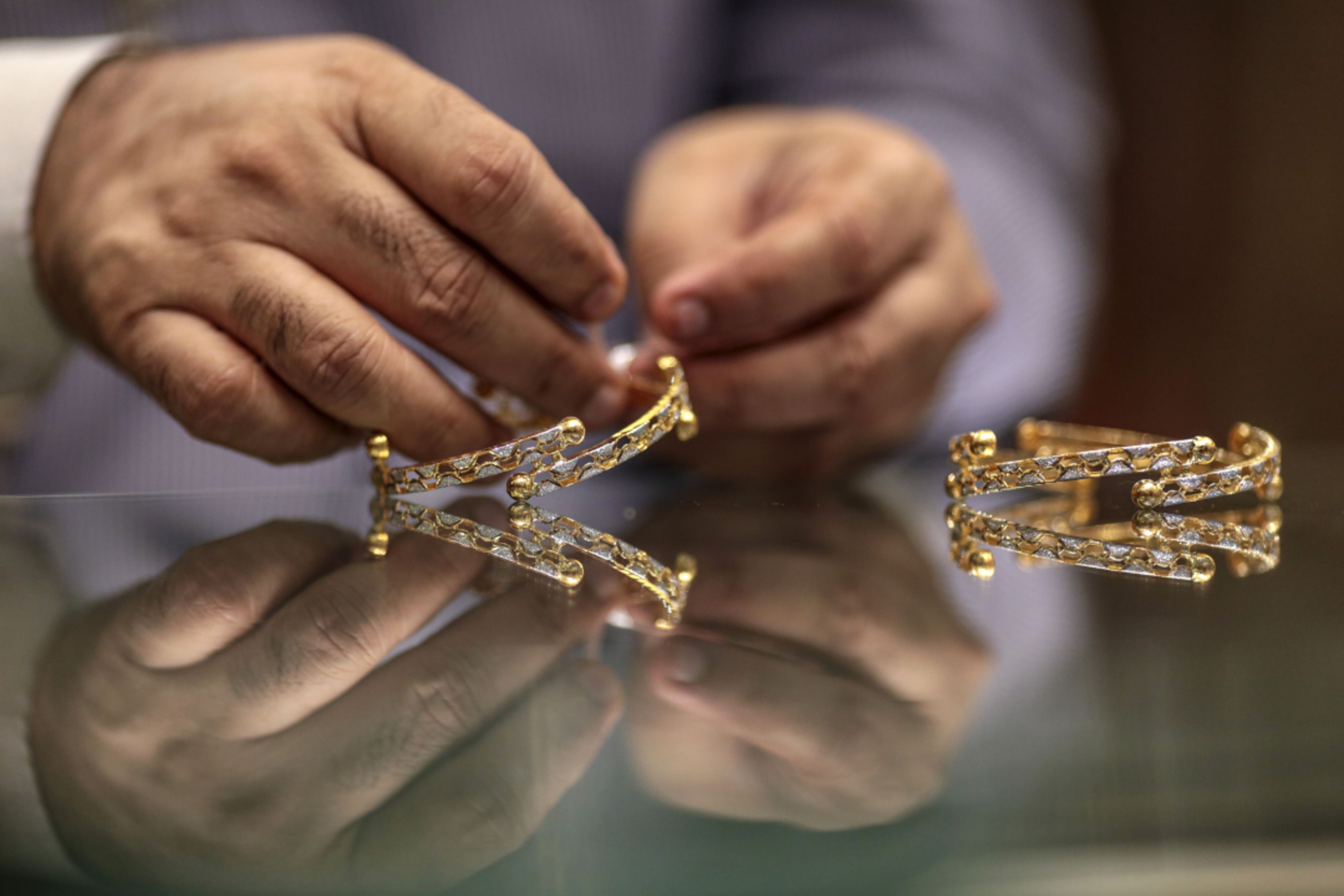 Gold Jewelry Recycling in India Seen Matching Record This Year