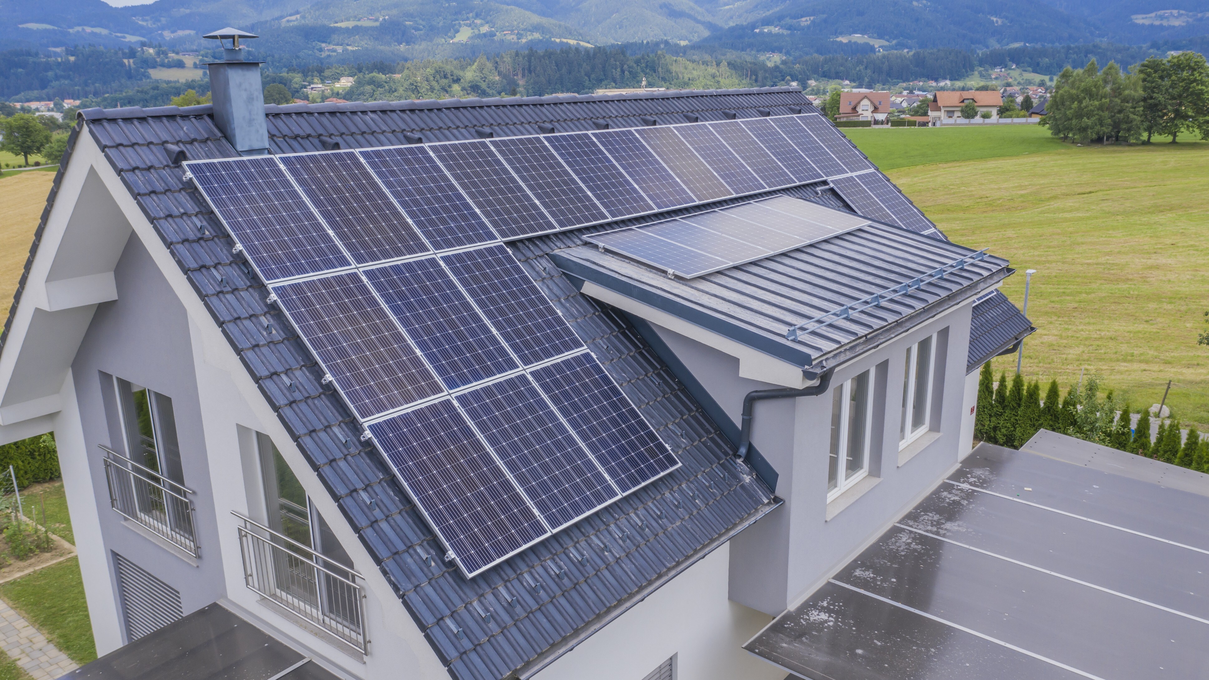 Rooftop Solar Installations Rise 6.25% To 1.7 GW In 2023: Mercom