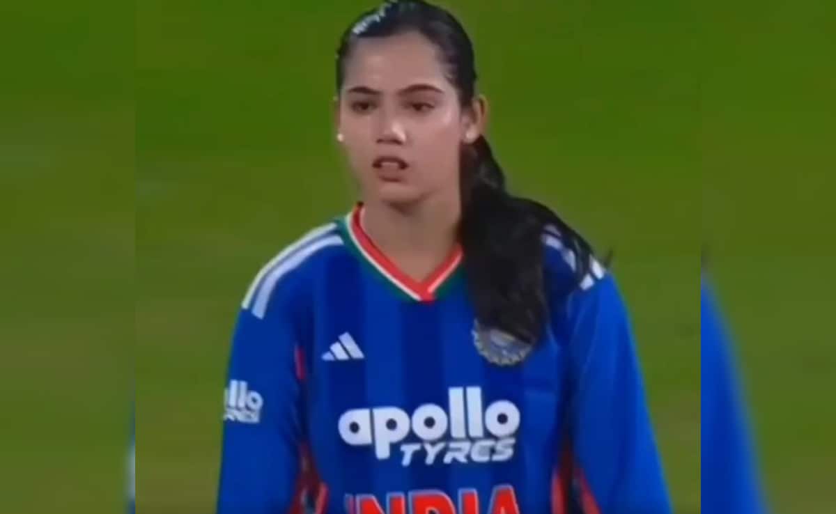 टीम इंडिया में आते ही फैंस पर चल गया वैष्णवी शर्मा का जादू, डिटेल से जानें युवा बॉलर के बारे में ...
