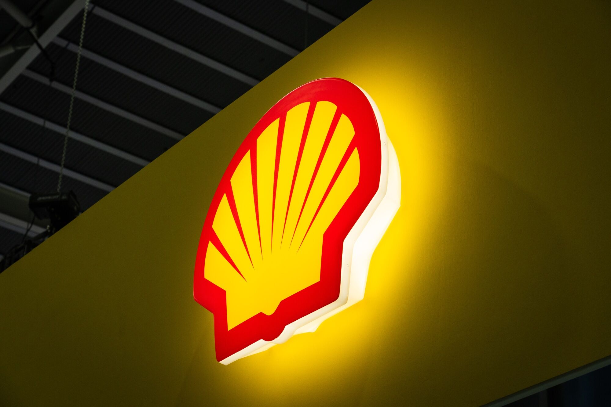 Shell Hits Record High on Rising Energy Prices, Strong Oil Focus