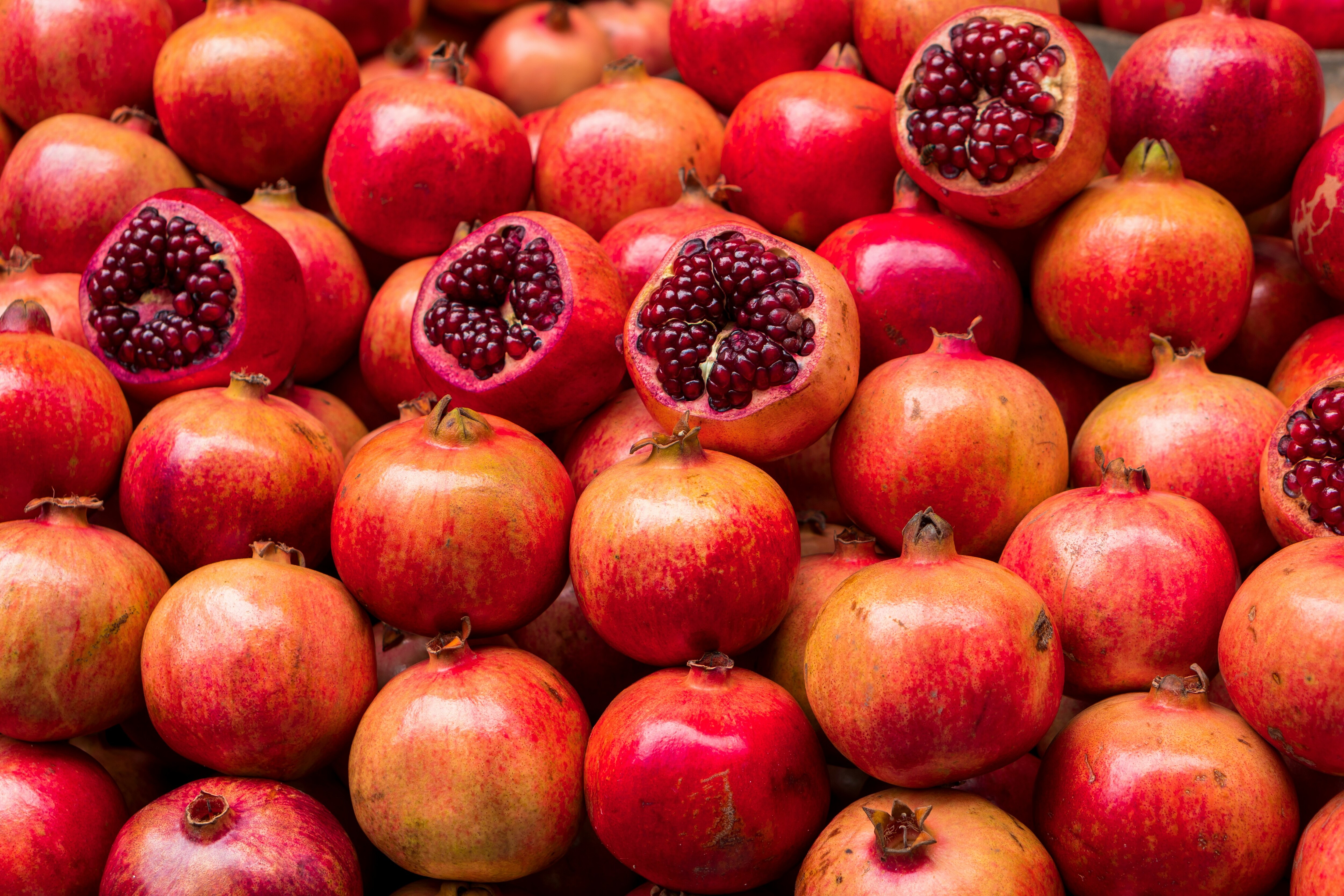 India Flags Off First Commercial Trial Shipment Of Pomegranates To U.S ...