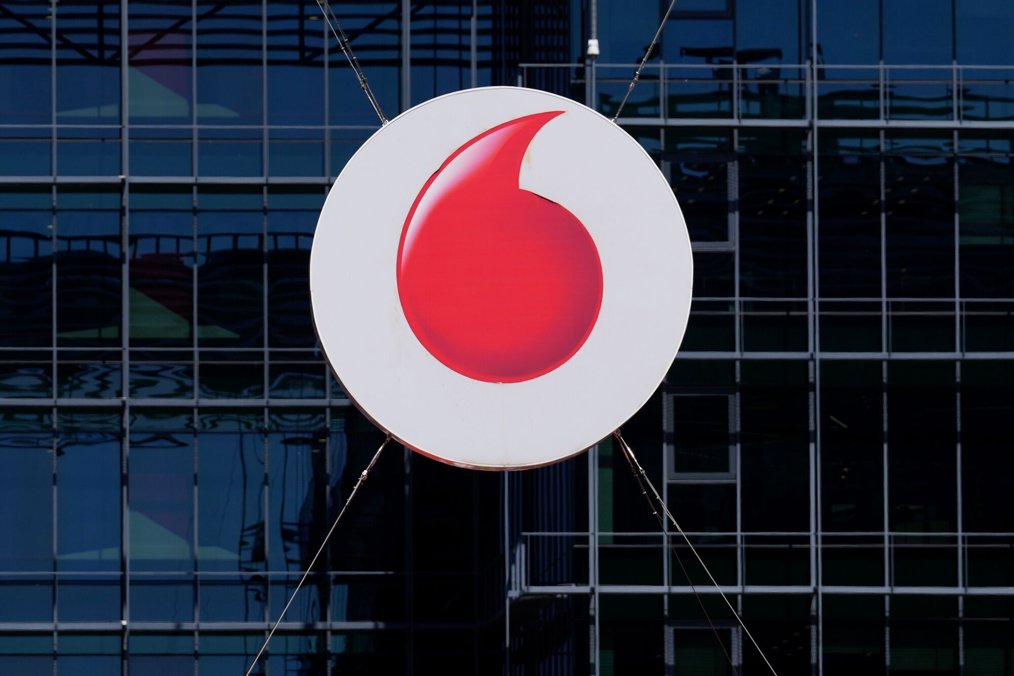 Vodafone Reports Sales Growth Ahead of Estimates, Names CFO