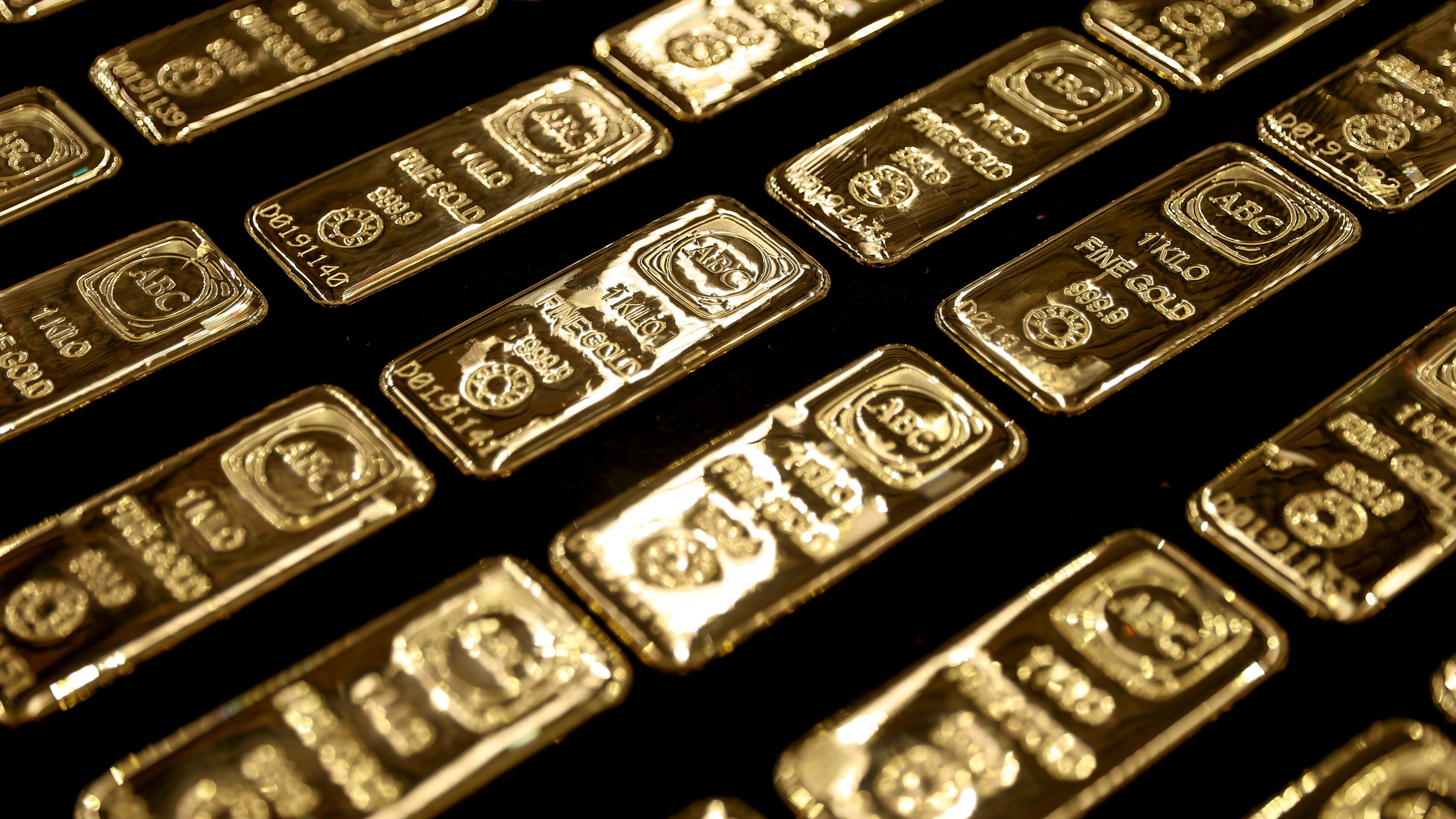 Gold Hits Record High As Dollar Pushes Lower After US Data (Bloomberg)