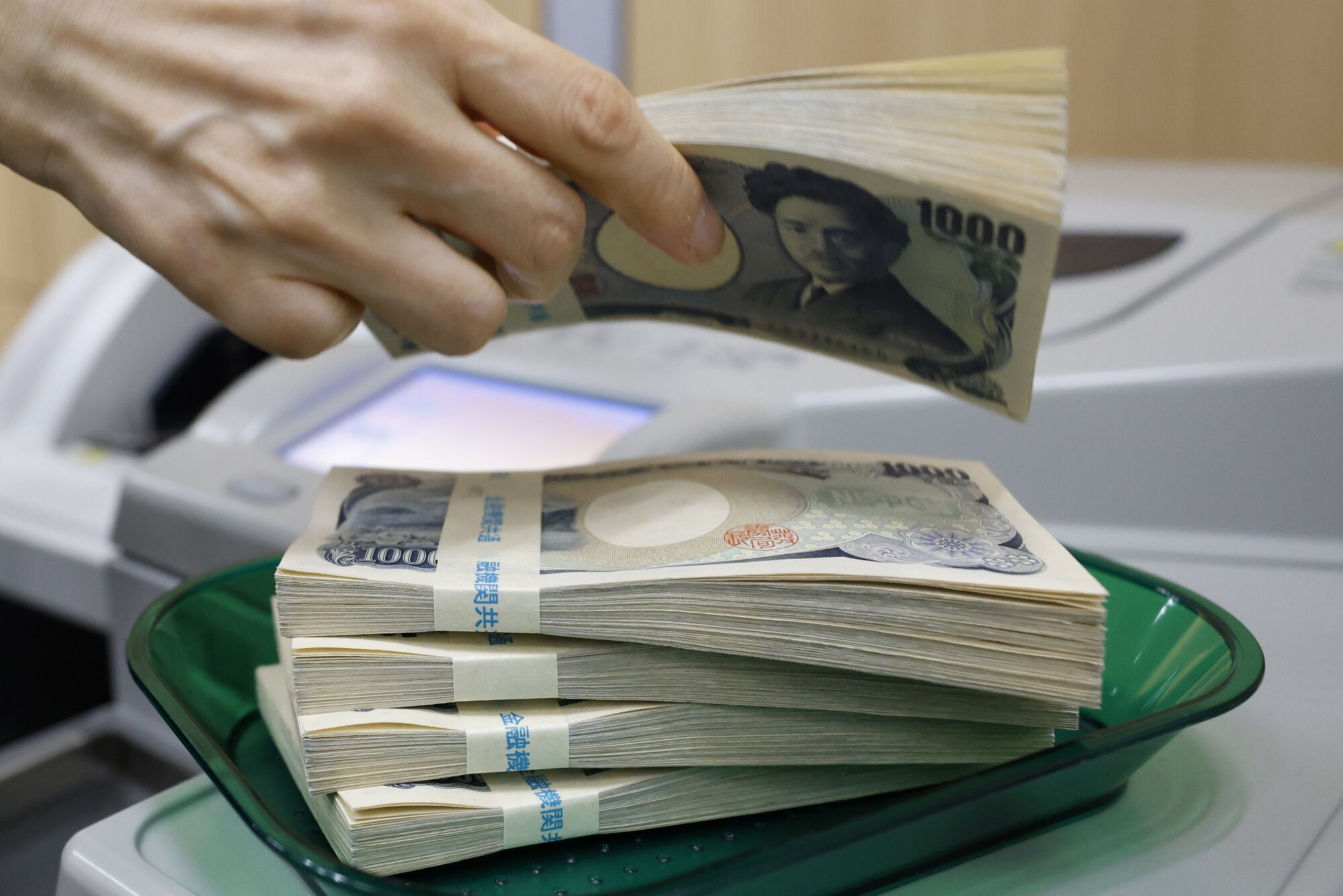 Yen Jumps On Report That BOJ Will Discuss Tweaking Yield Curve Control