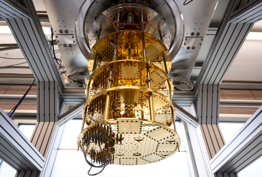 US Eyes Expanding China Tech Ban to Quantum Computing and AI