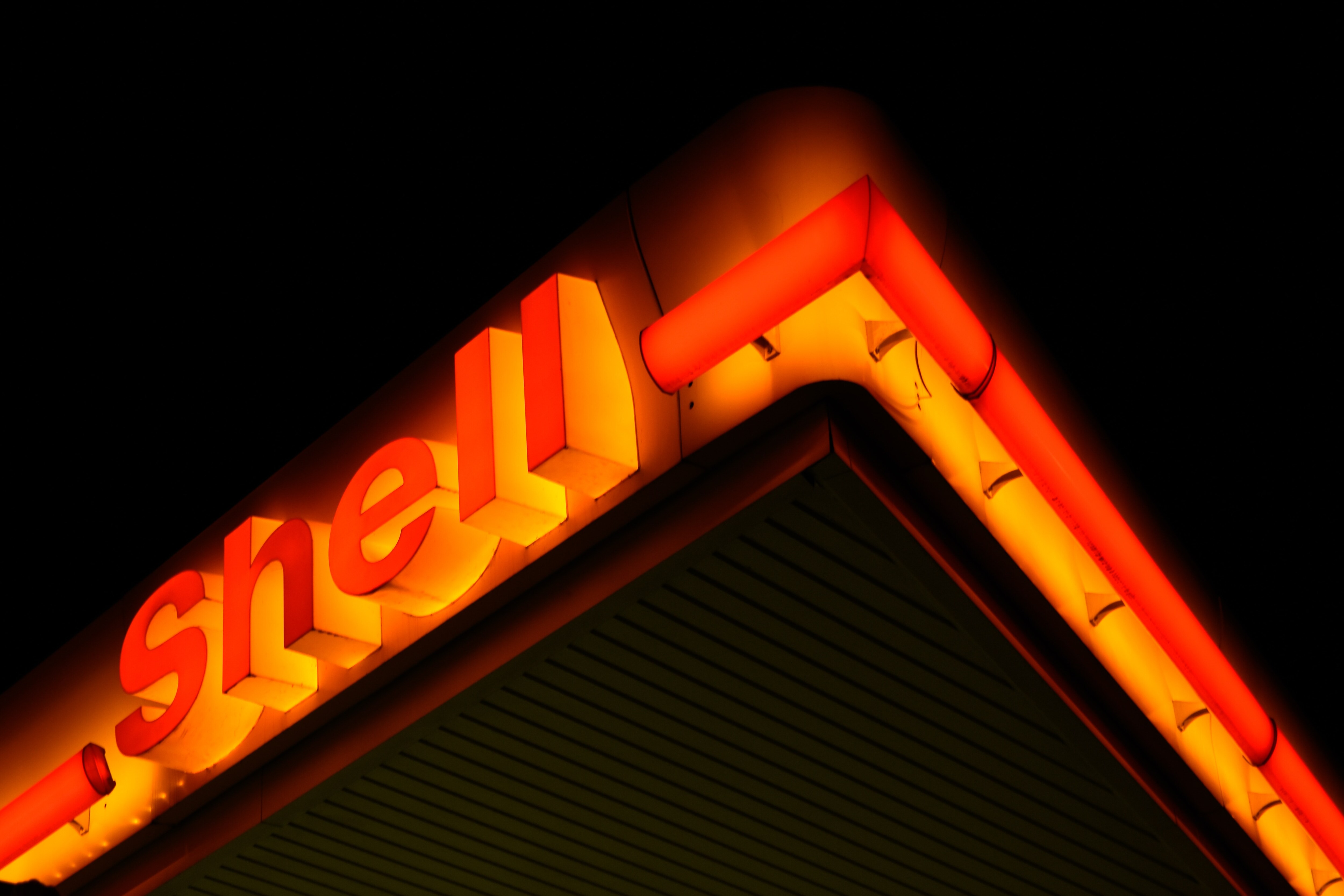 Shell Posts Record First-Quarter Profit on Boost From Gas Unit