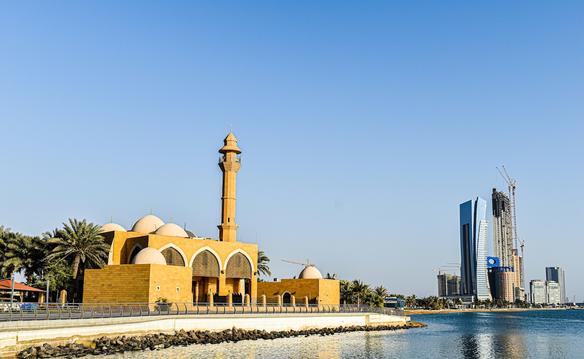 Why Saudi Arabia Banned Alcohol After A 1951 Royal Incident