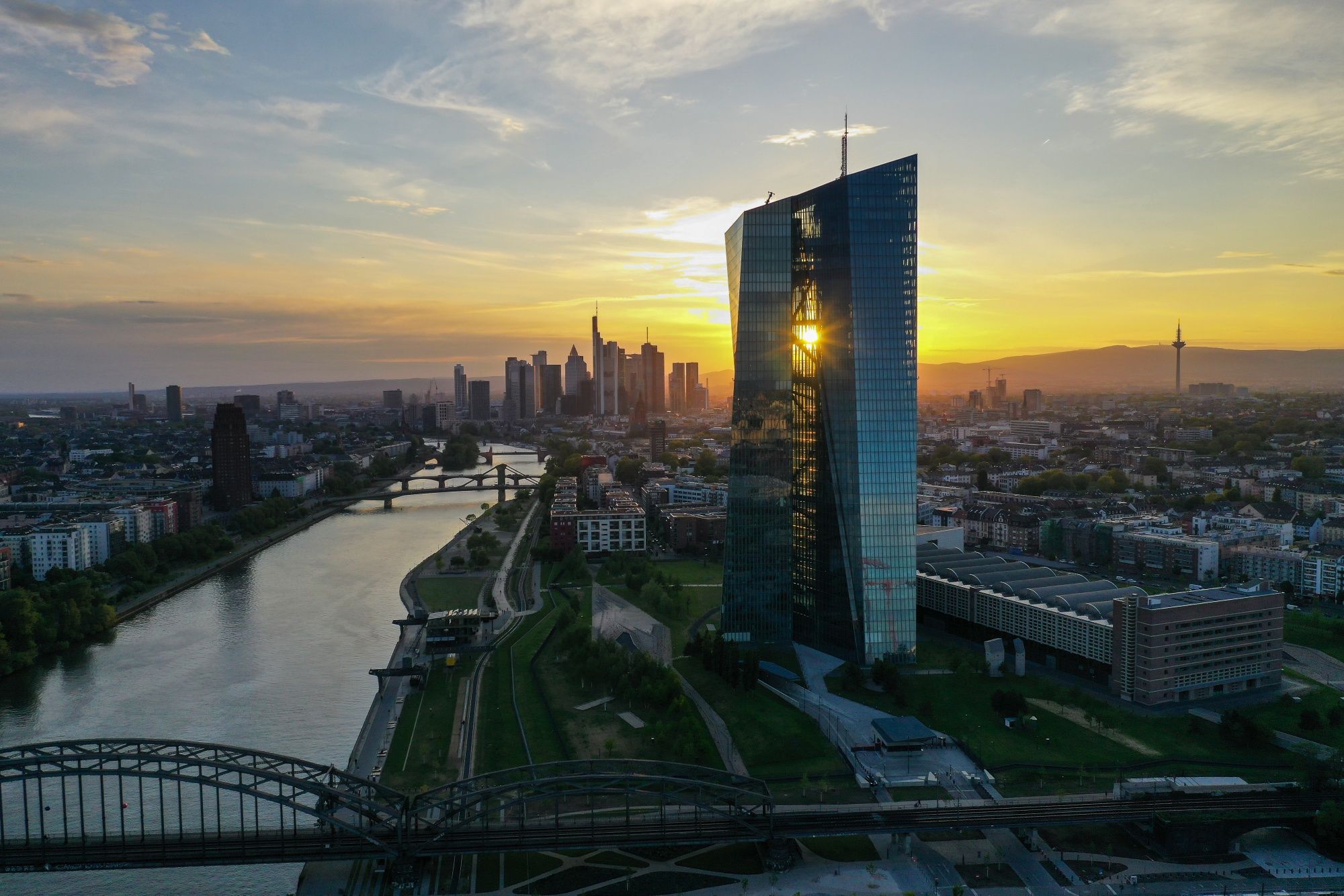 ECB Steps Up Pressure on Banks to Exercise Bonus Caution