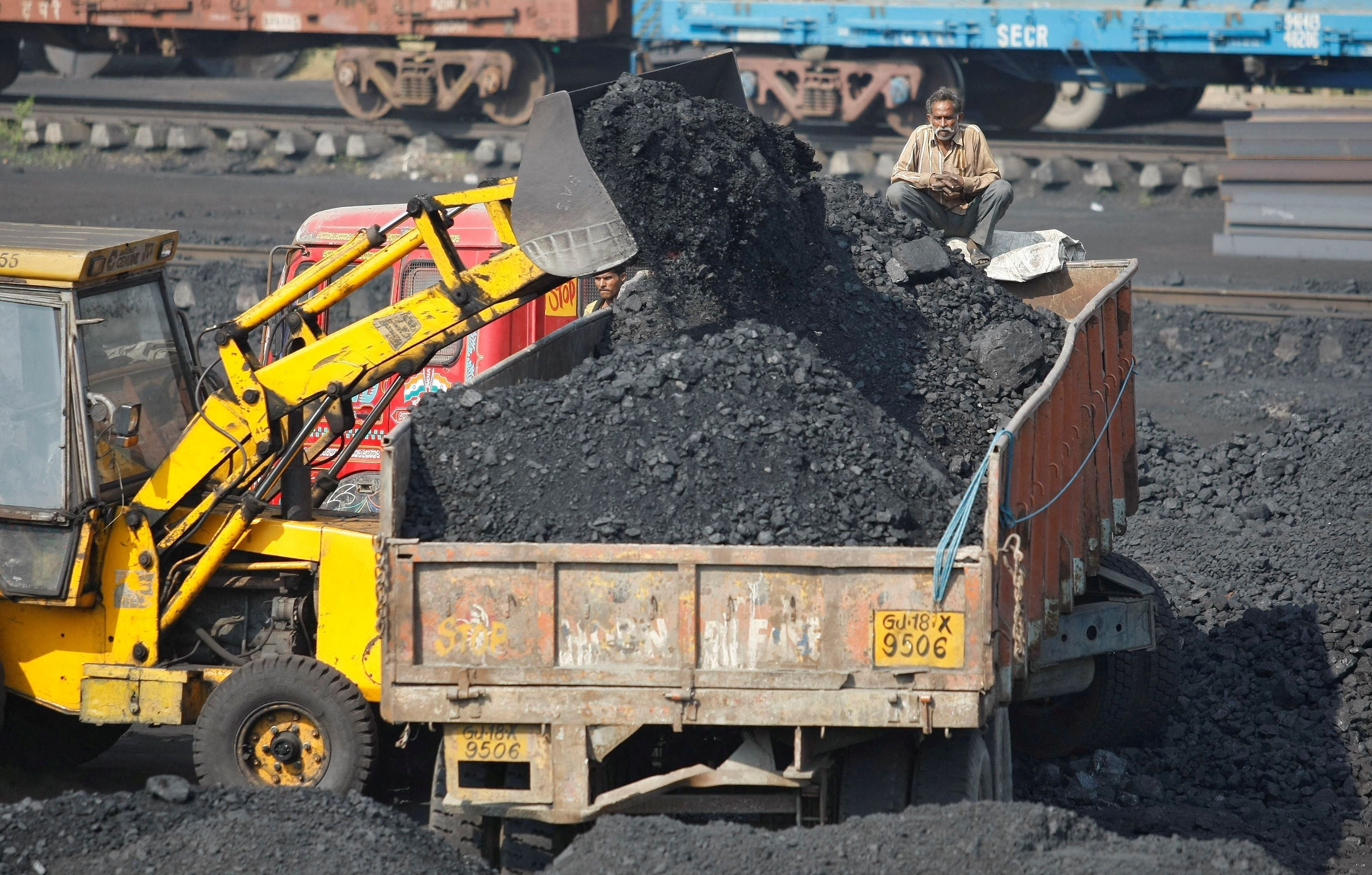 Coal to Dominate India Power Mix Despite Record Renewables Push