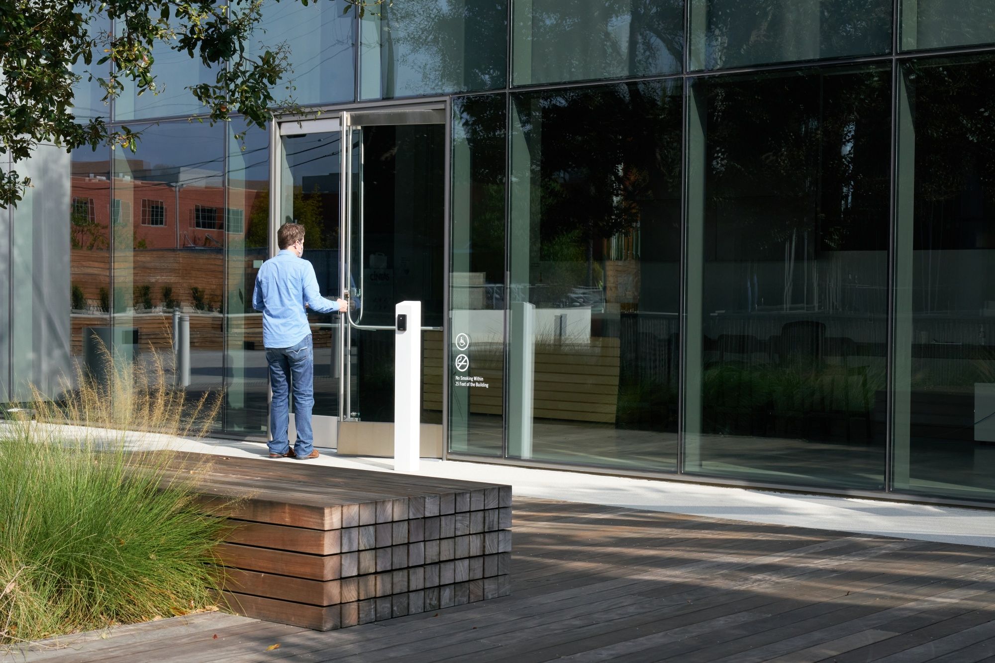 Why Companies Can't Quit Jack Welch's Much-Hated Employee-Ranking System