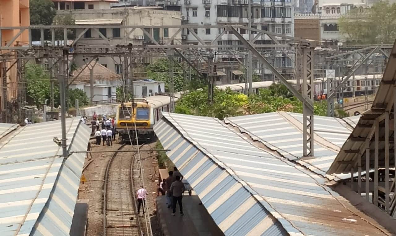Mumbai Harbour Line Services Restored After Local Train Derailment At ...