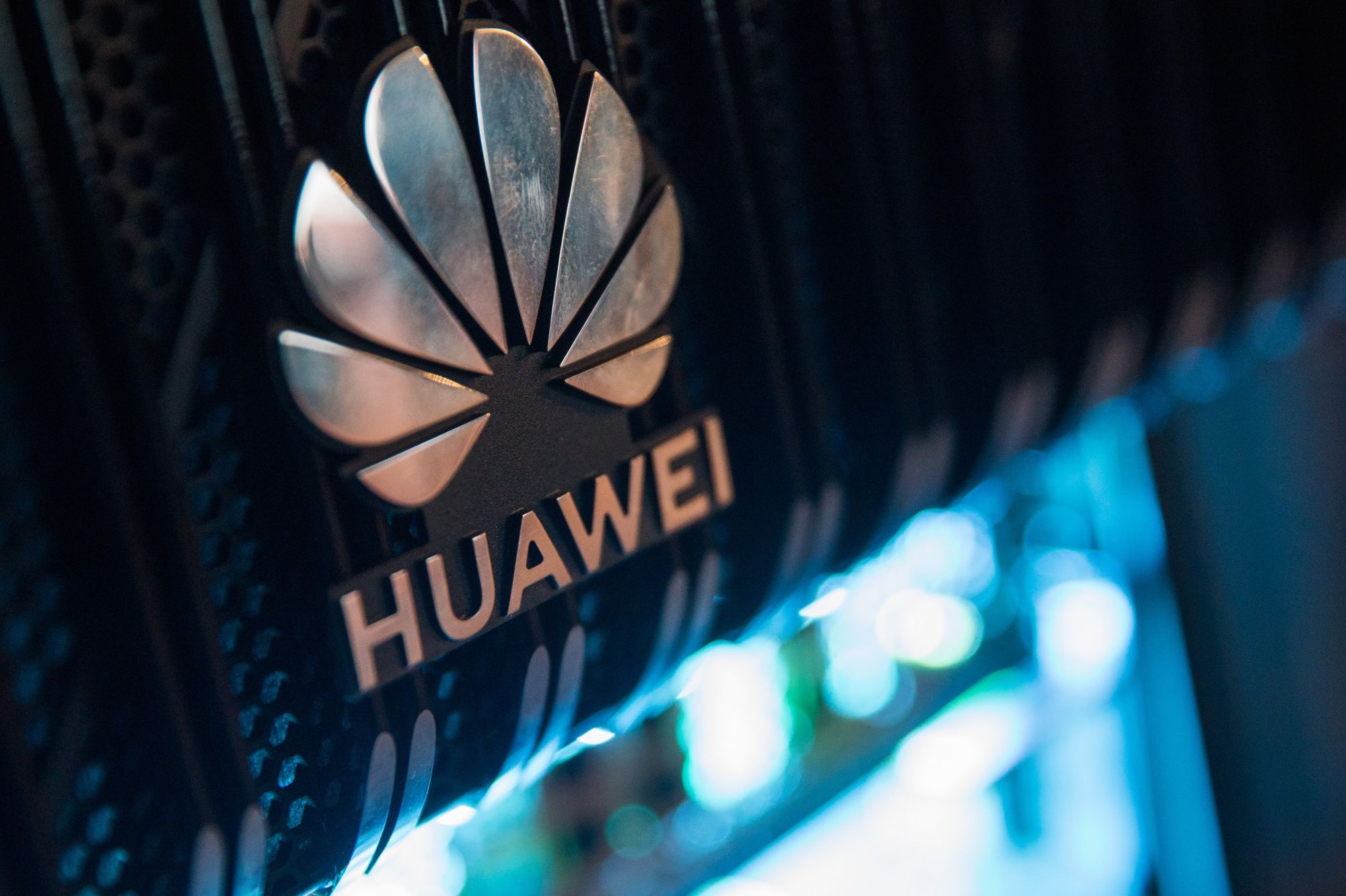 US Bans Huawei, ZTE Telecom Equipment on Data-Security Risk