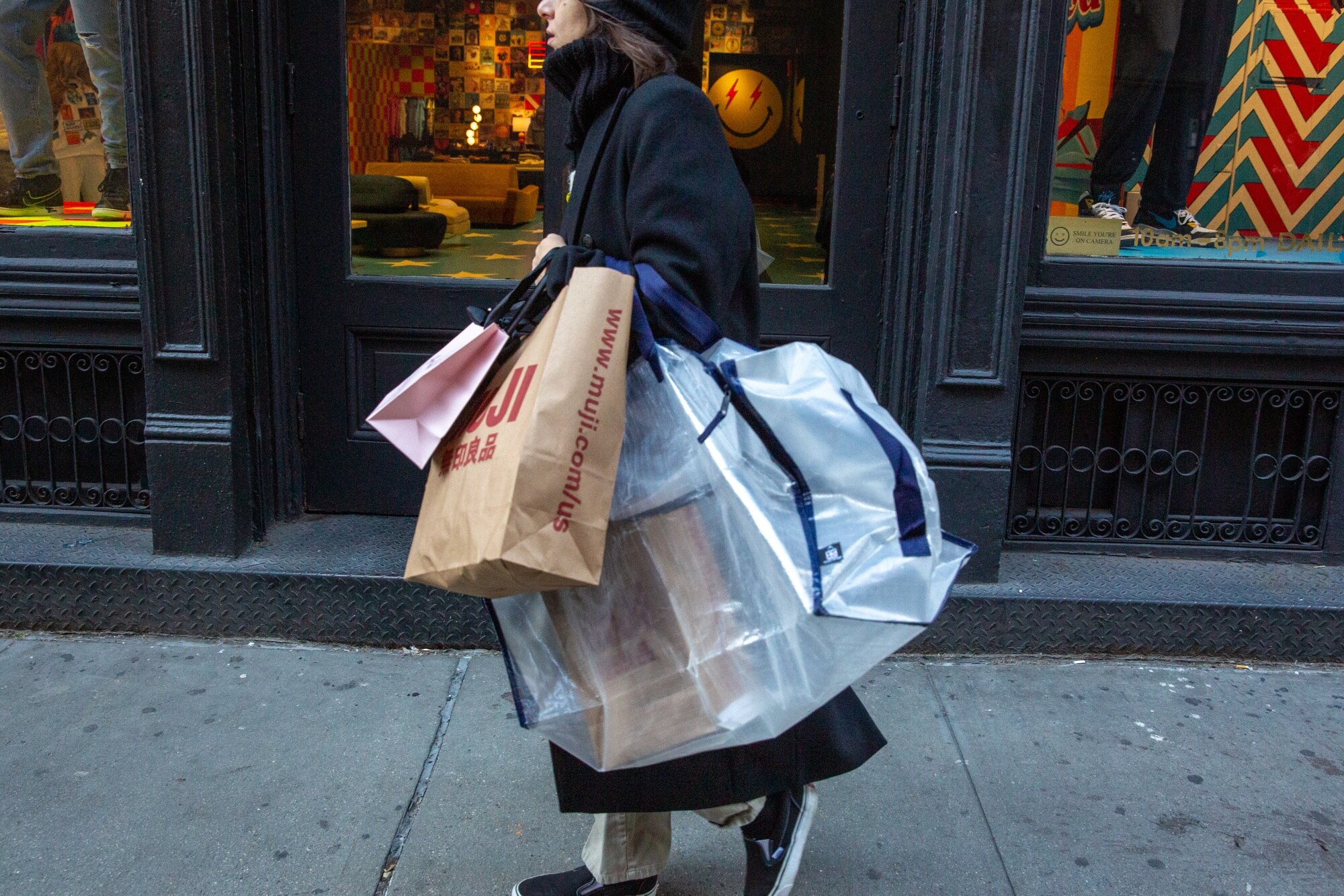 U.S. Retail Sales Top Forecasts as Consumers Keep Fueling Growth