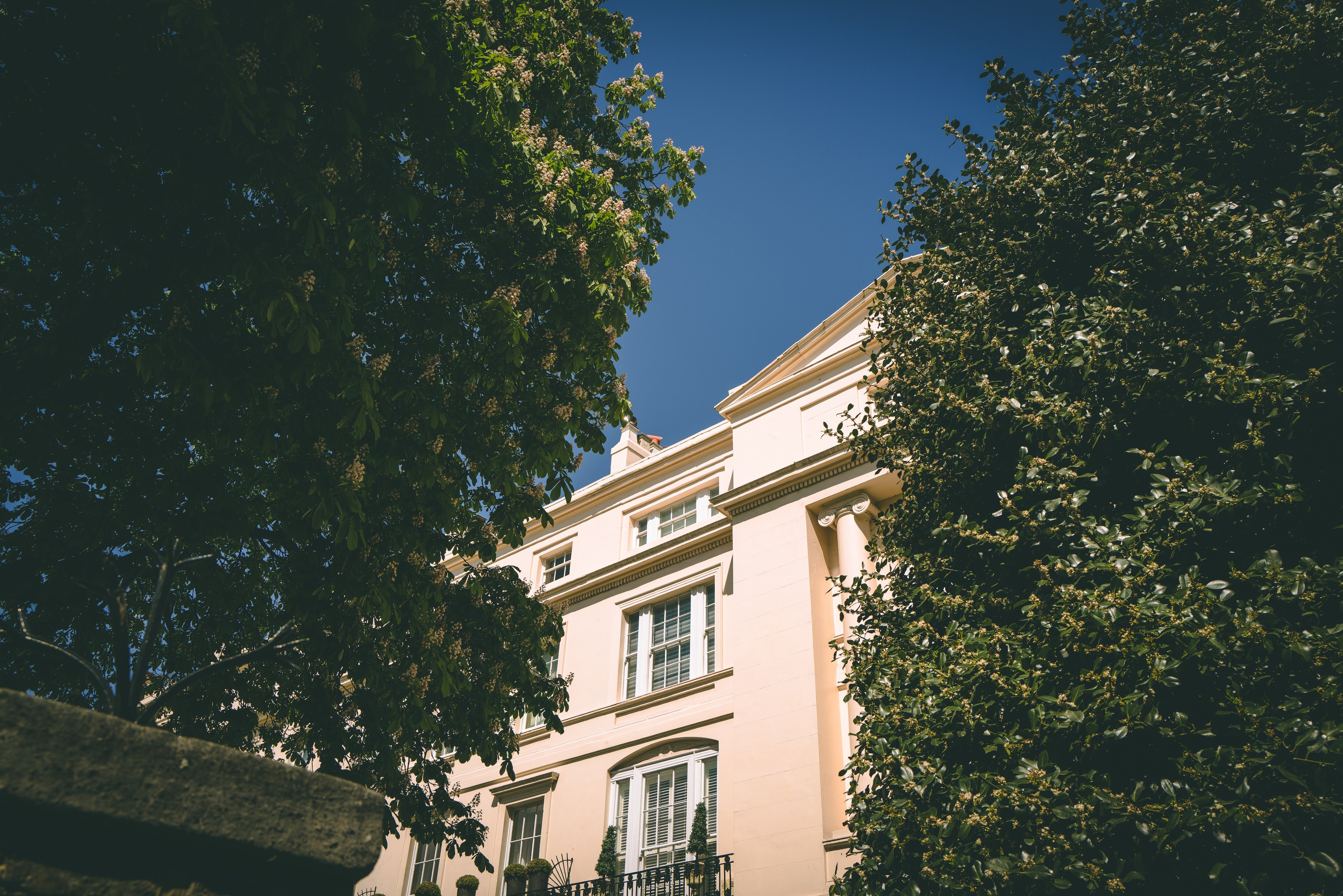 A Billionaire’s Budget and Busy August Spark Optimism in Prime London ...