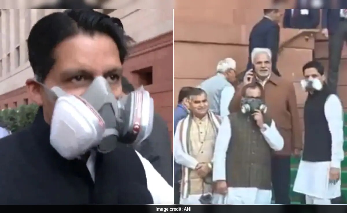 Video: Opposition Leaders Enter Parliament Wearing Gas Masks To Protest ...