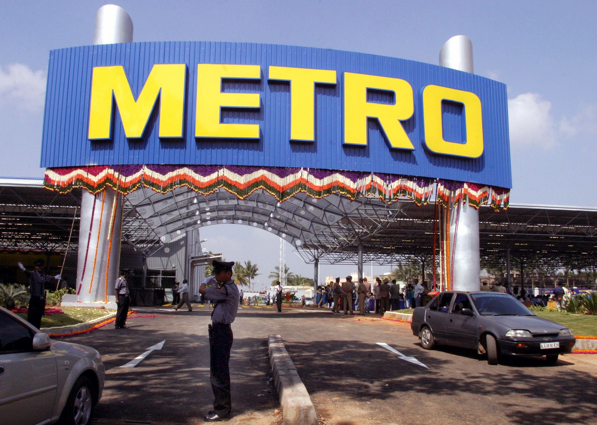 Reliance Said to Be Sole Bidder For Metro’s India Business