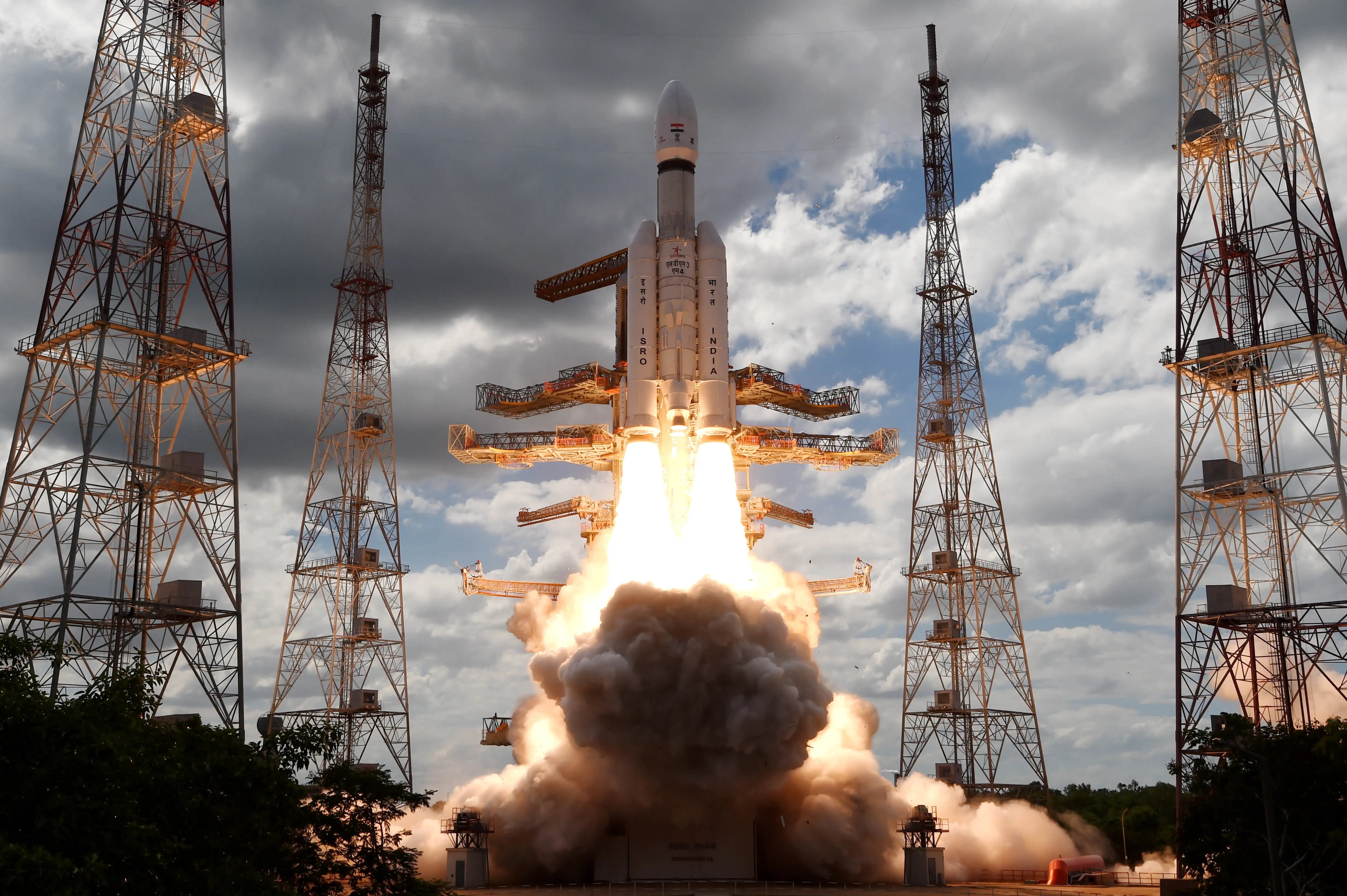 Chandrayaan-3 Launch Vehicle Part Makes Uncontrolled Re-Entry Into ...